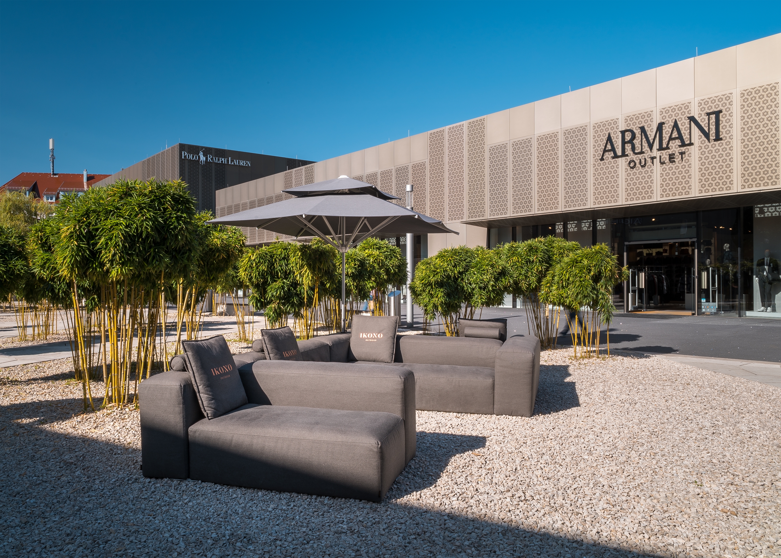 LOUNGE OUTDOOR SYSTEM | 2-IN-1 LOUNGE WITH PARASOL – Ombrelloni di ...
