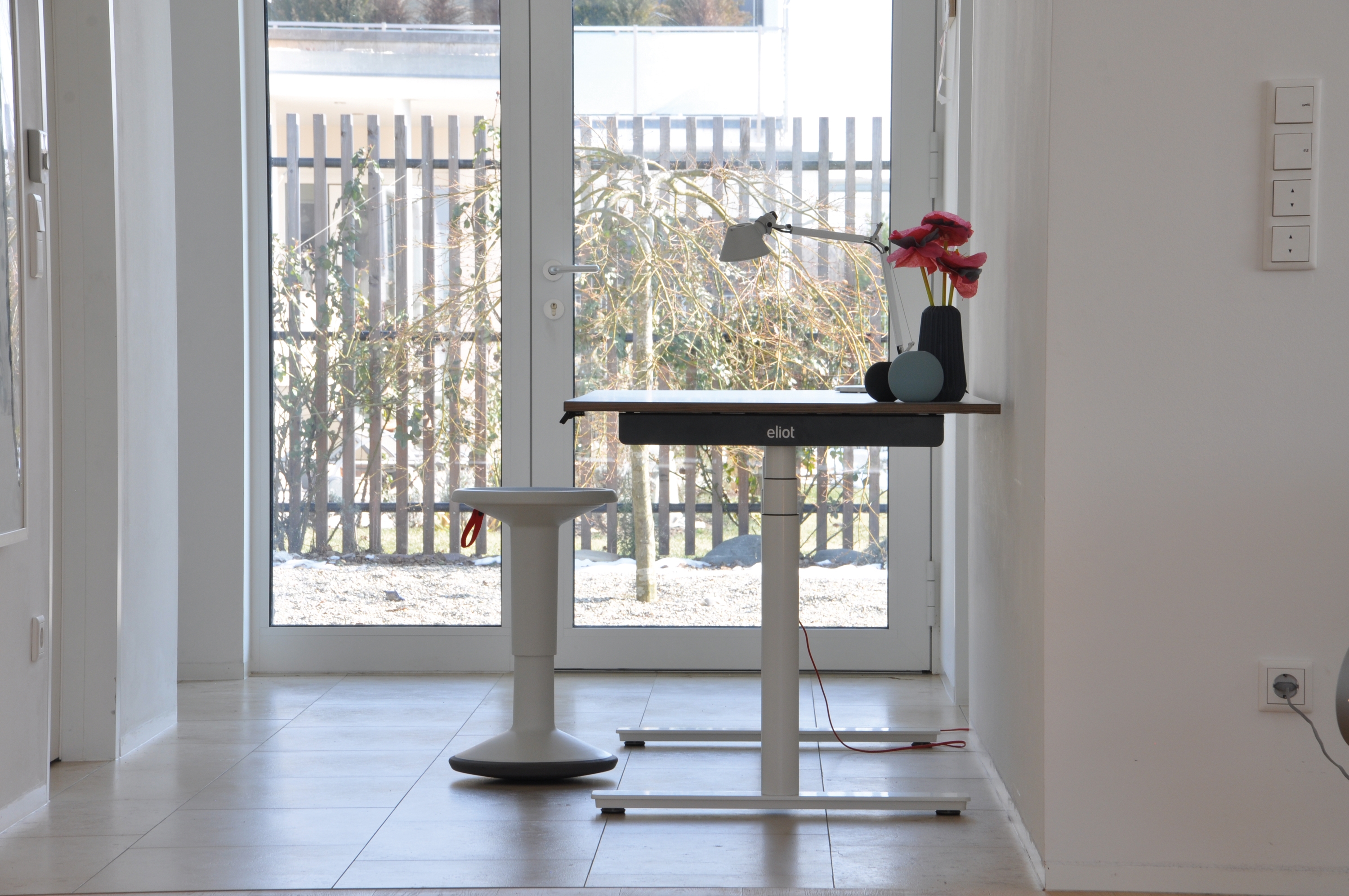 ELIOT ORIGINAL WHITE WITH TABLETOP DESIGN WHITE - Trestles from ...