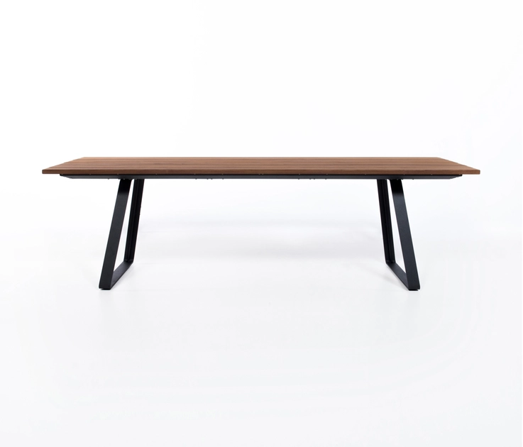 U.K.U TABLE - Dining tables from Volker Weiss | Architonic