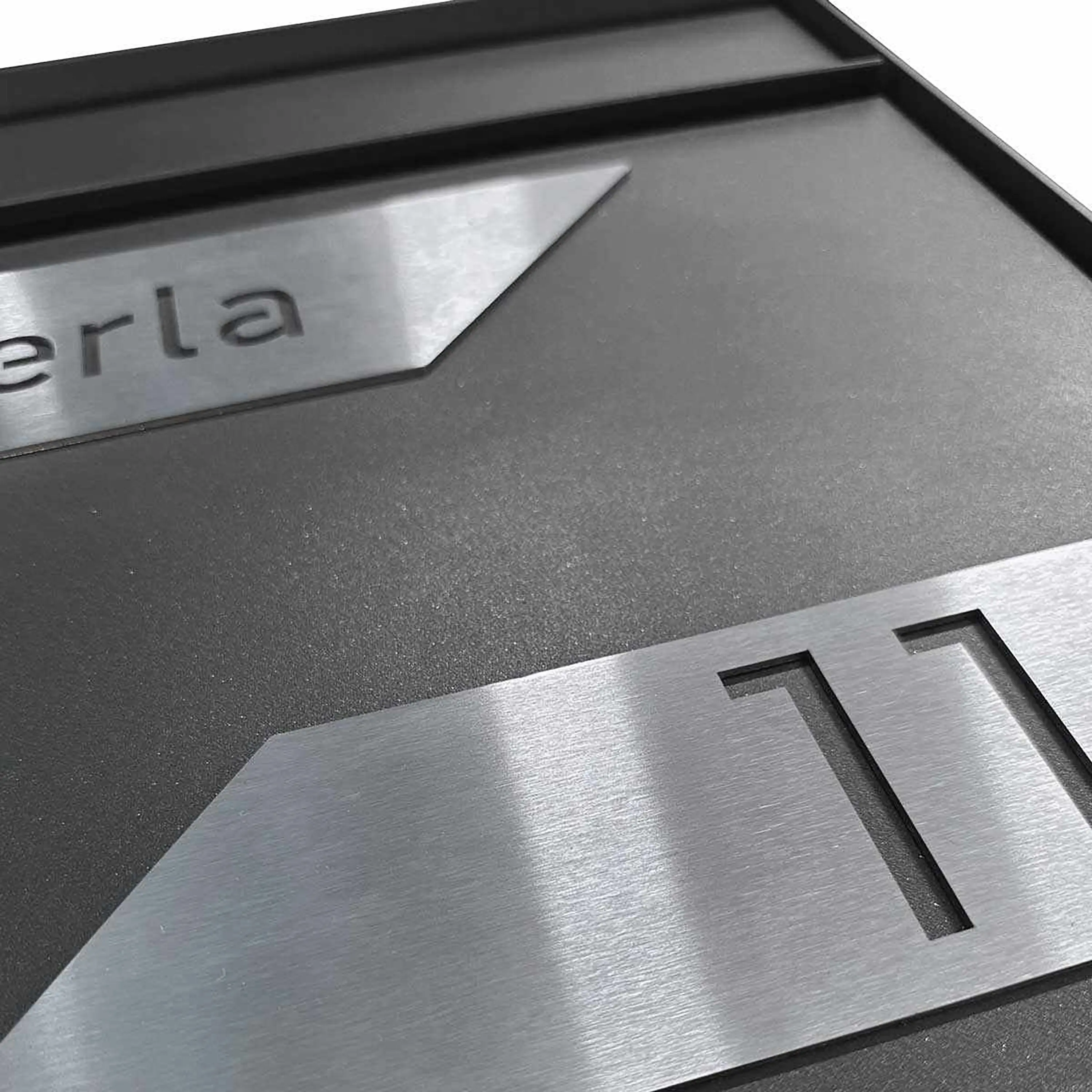 DESIGN FLUSH-MOUNTED LETTERBOX GOETHE UP - LASERCUT EDITION - RAL OF ...