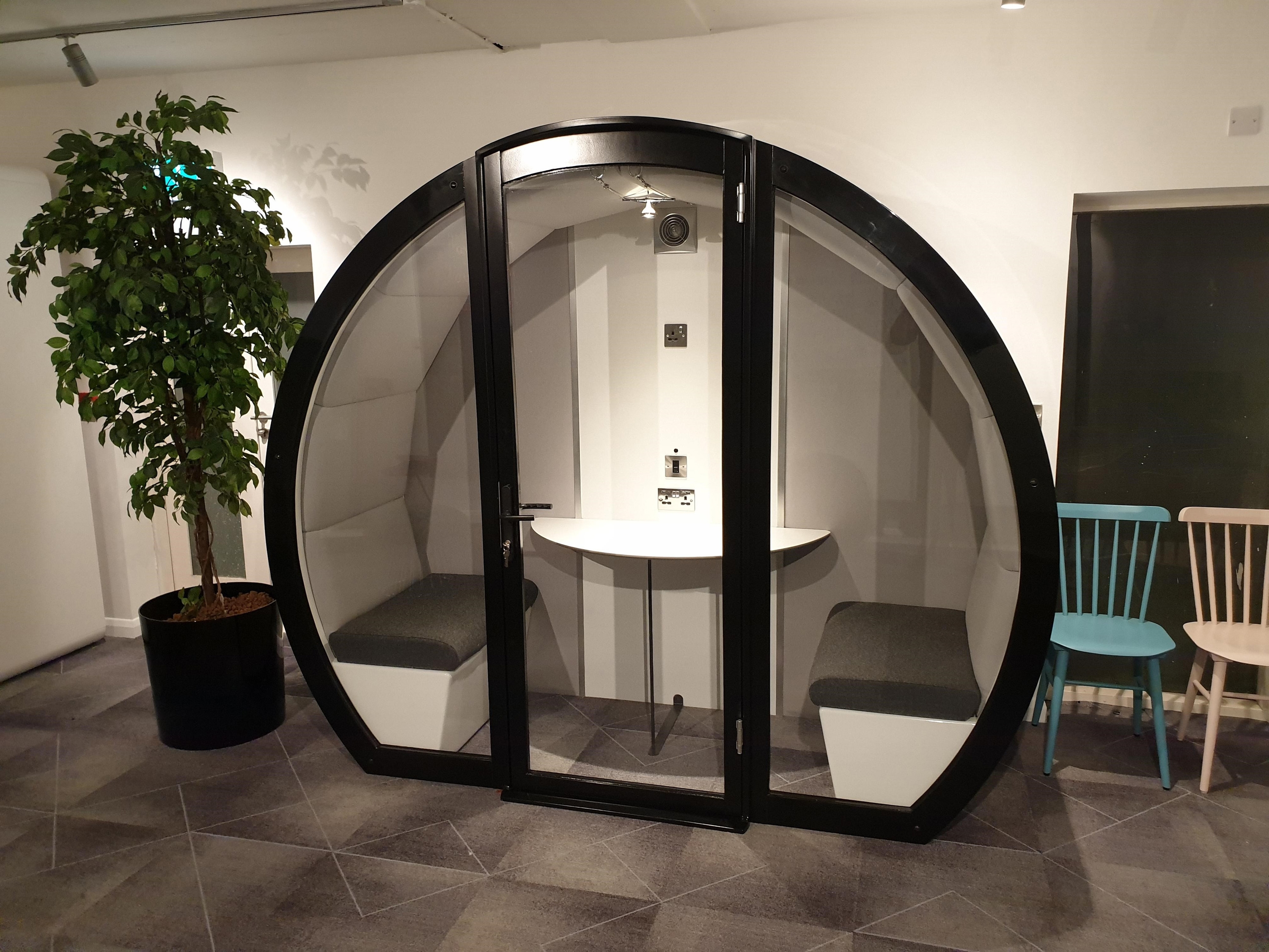 6 PERSON PART ENCLOSED MEETING POD WITH ACOUSTIC BACK PANEL – Systèmes ...