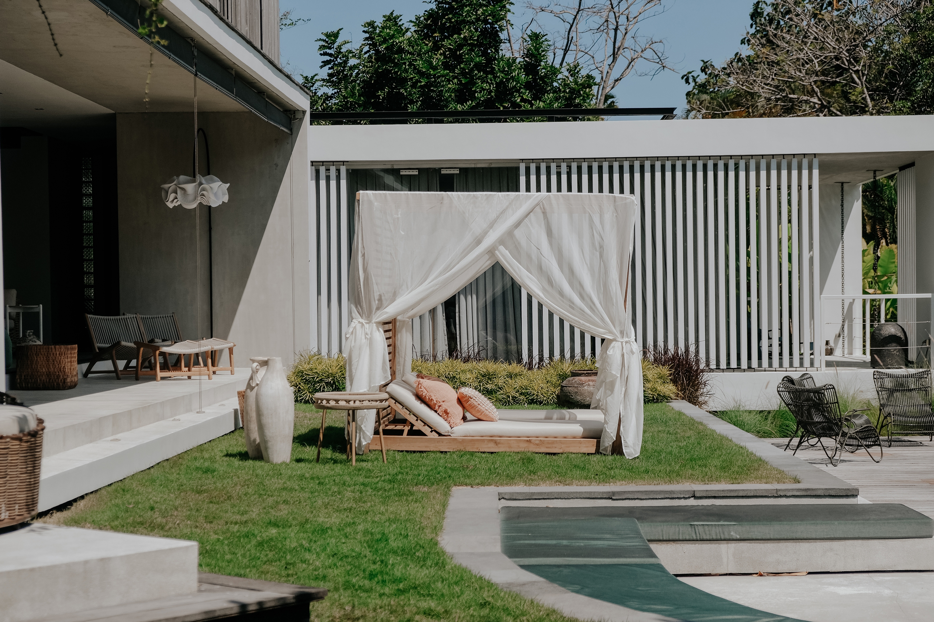 ZEN DAYBED RECYCLED TEAK WITH HEADBED - Day beds / Lounger from ...
