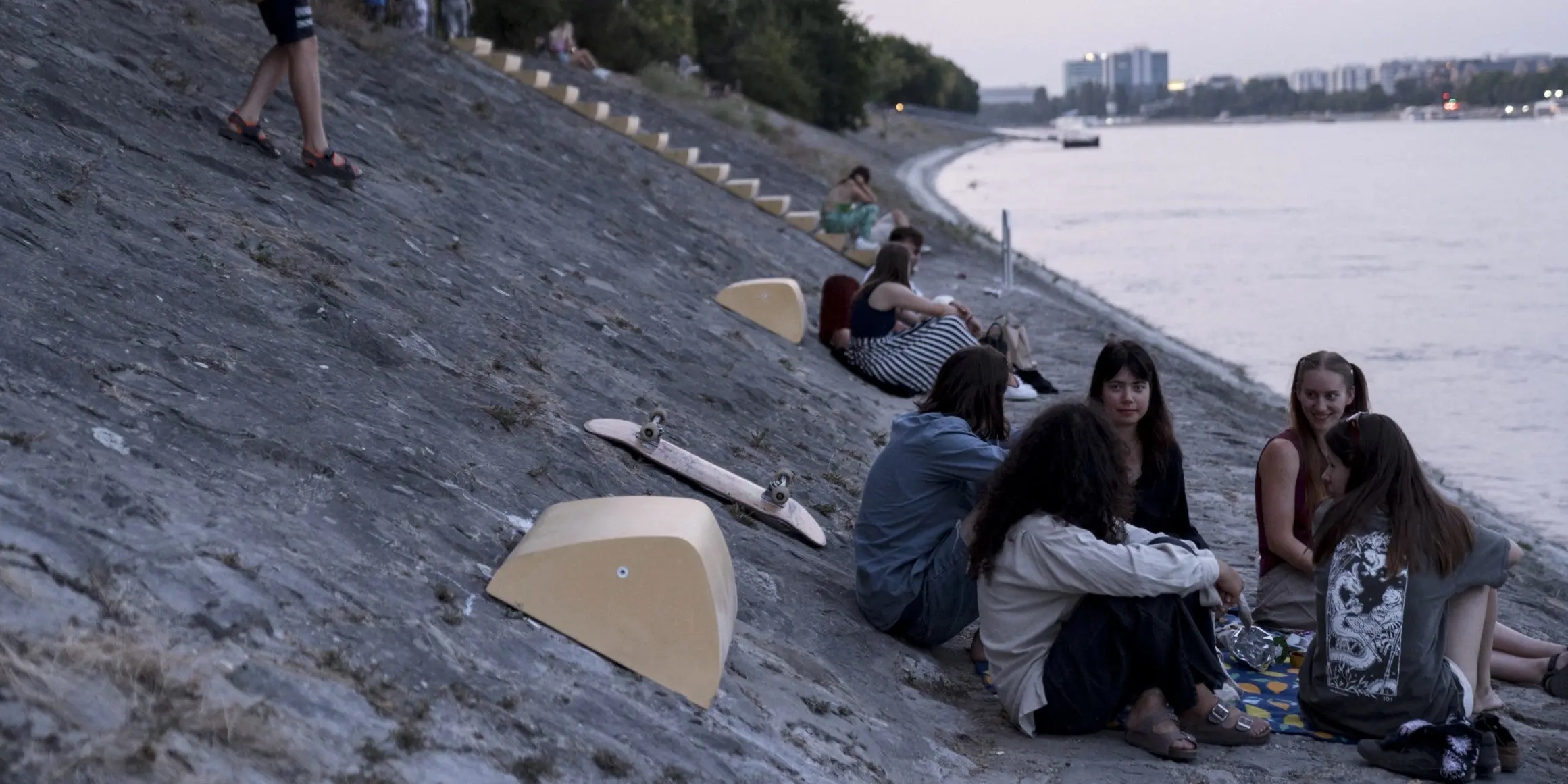 HUPLI | WATERSIDE TIERED SEATING - Modular seating elements from VPI ...