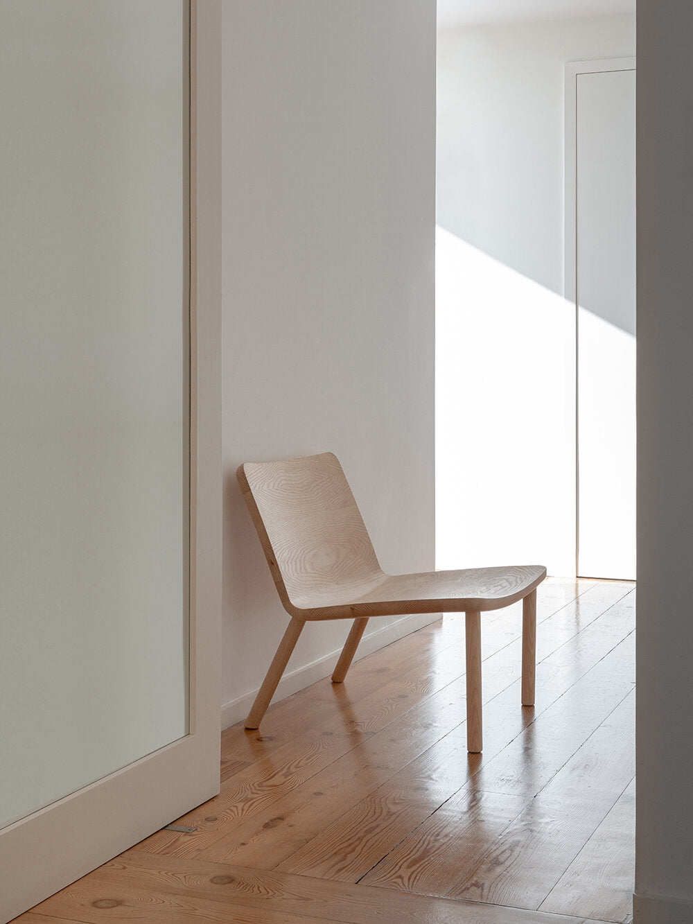 ALLAY CHAIR - MINIMALIST MODERN LOUNGE CHAIR IN NATURAL ASH – Fauteuils ...