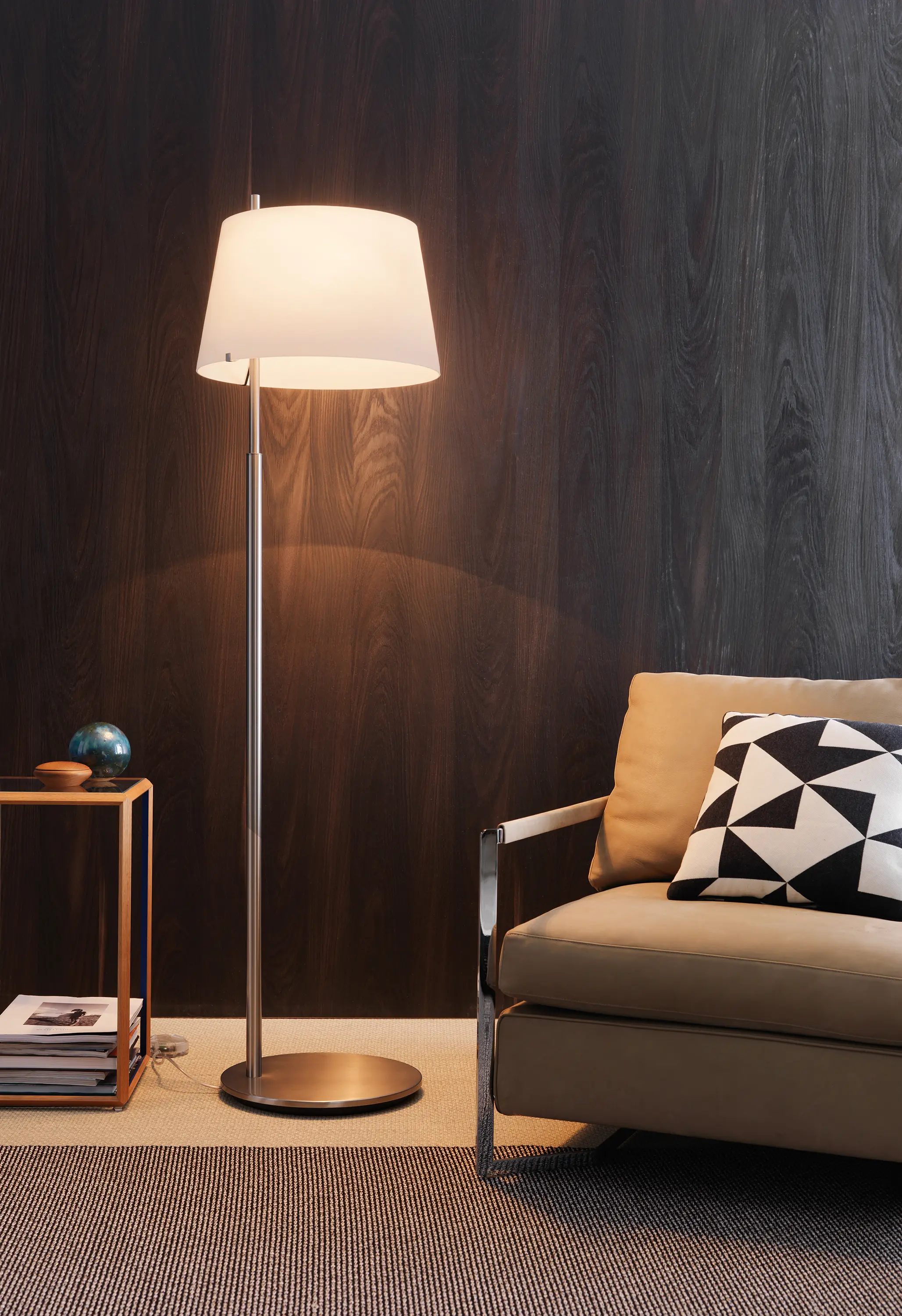 PASSION LAMPADAIRE – Luminaires sur pied de FontanaArte | Architonic