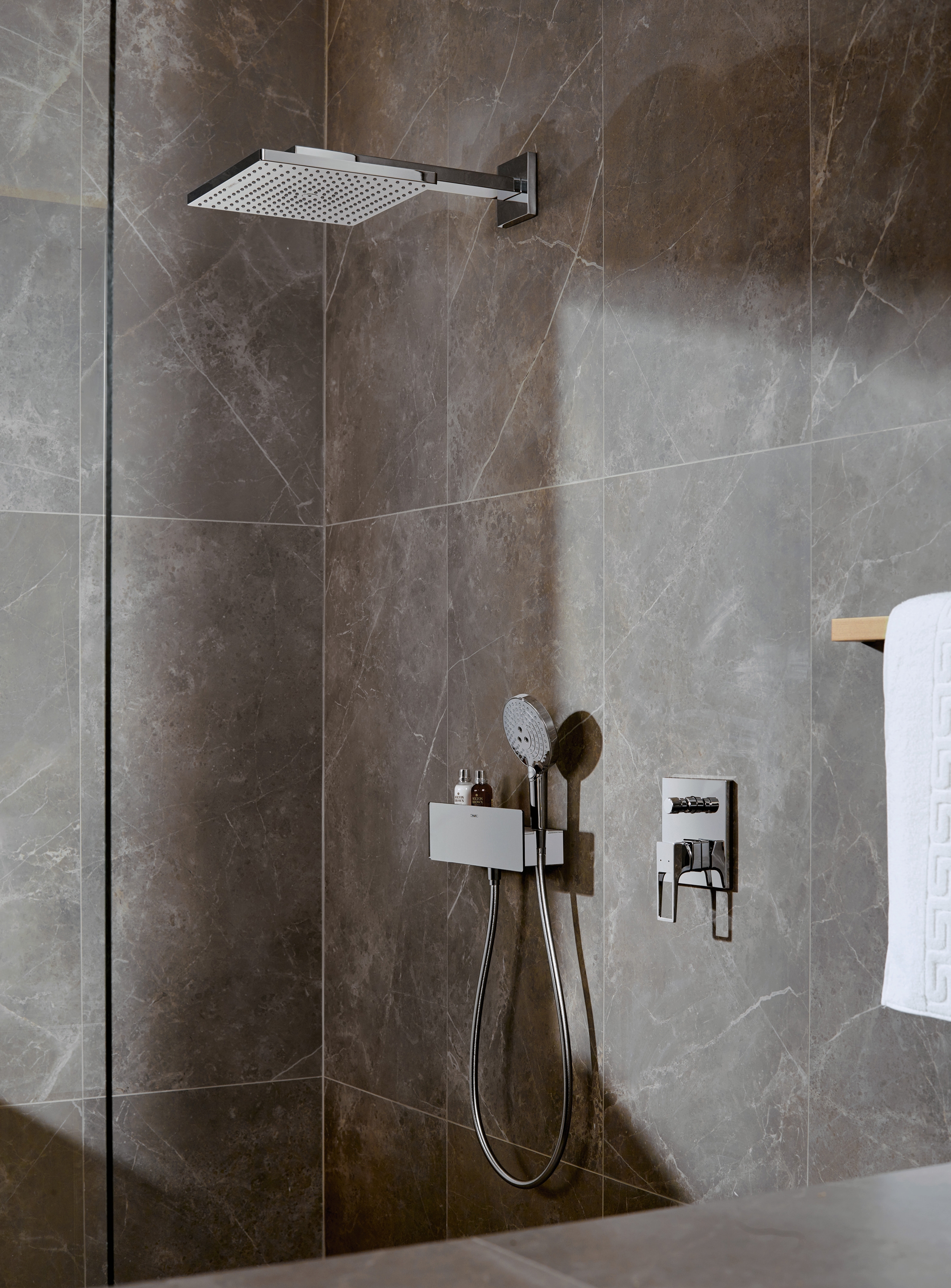 HANSGROHE RAINDANCE CLASSIC 240 AIR 1JET OVERHEAD SHOWER WITH CEILING ...