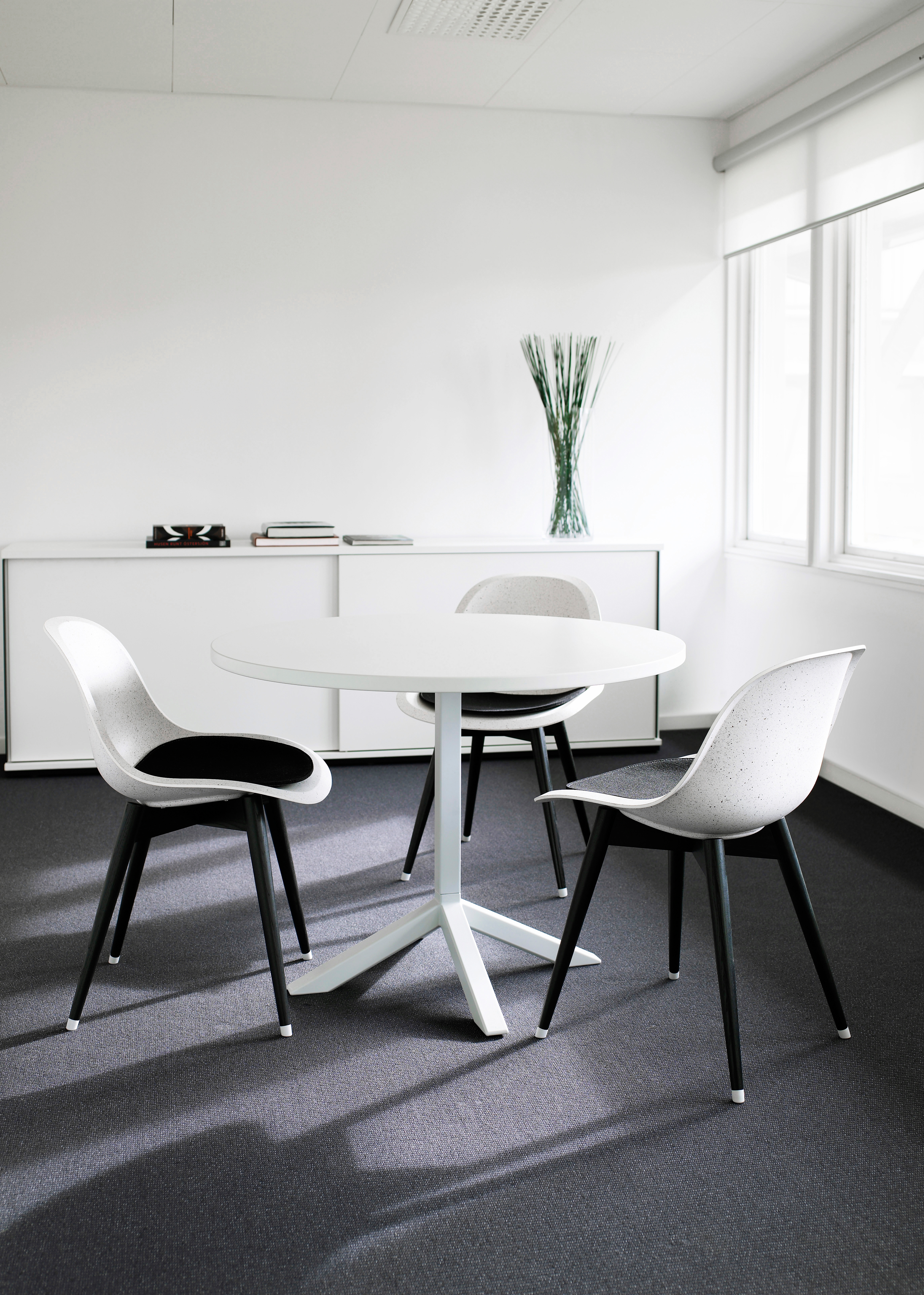 FUNK TABLE - Dining tables from Lammhults | Architonic