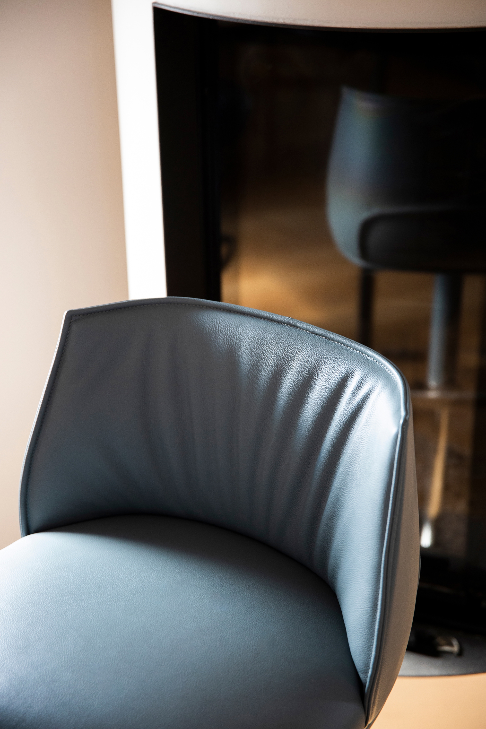 ARCHIBALD STOOL - Bar stools from Poltrona Frau | Architonic