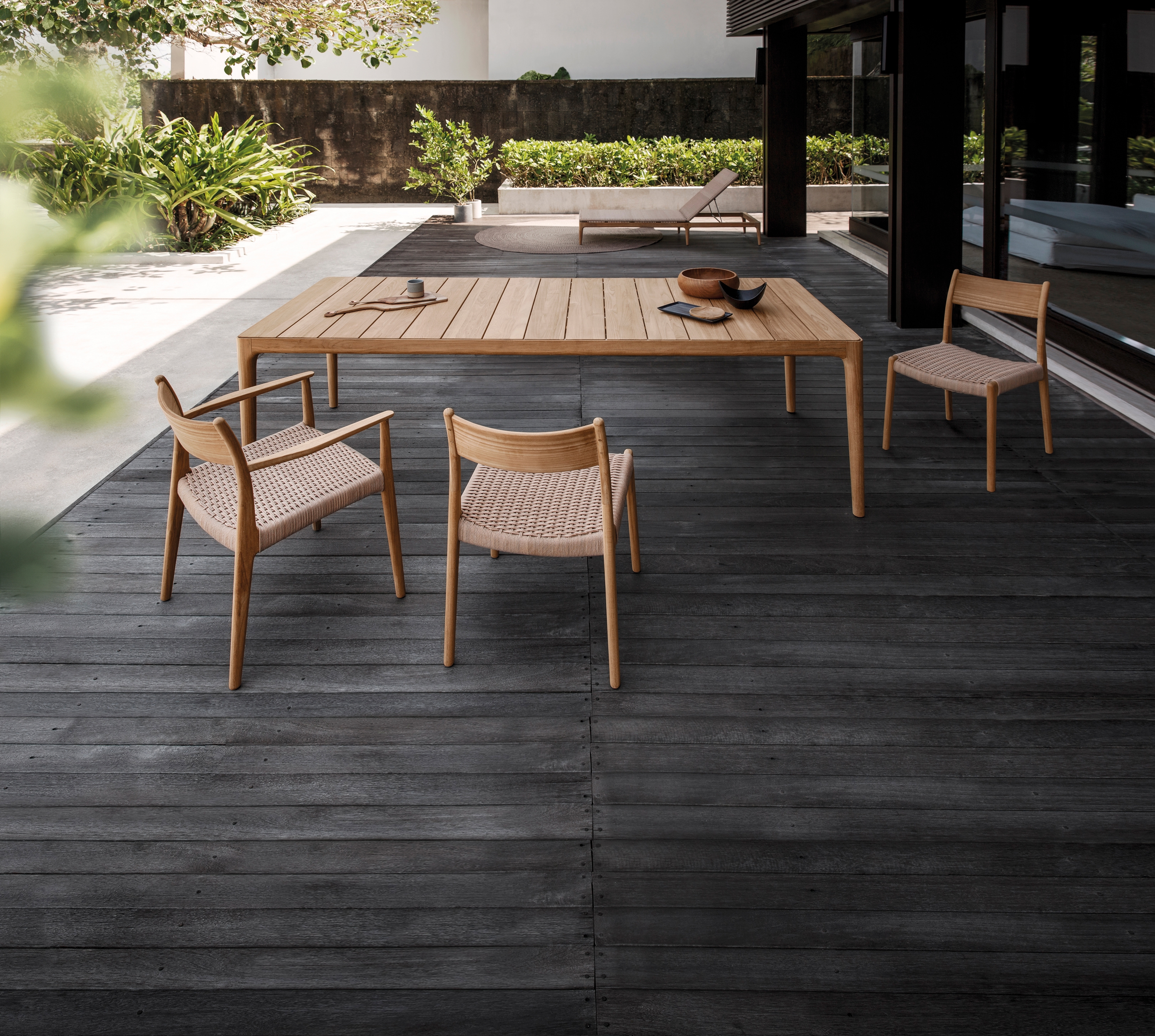 LIMA 87 CM SQUARE DINNER TABEL CERAMIC NERO – Tavoli pranzo di Gloster Furniture GmbH | Architonic
