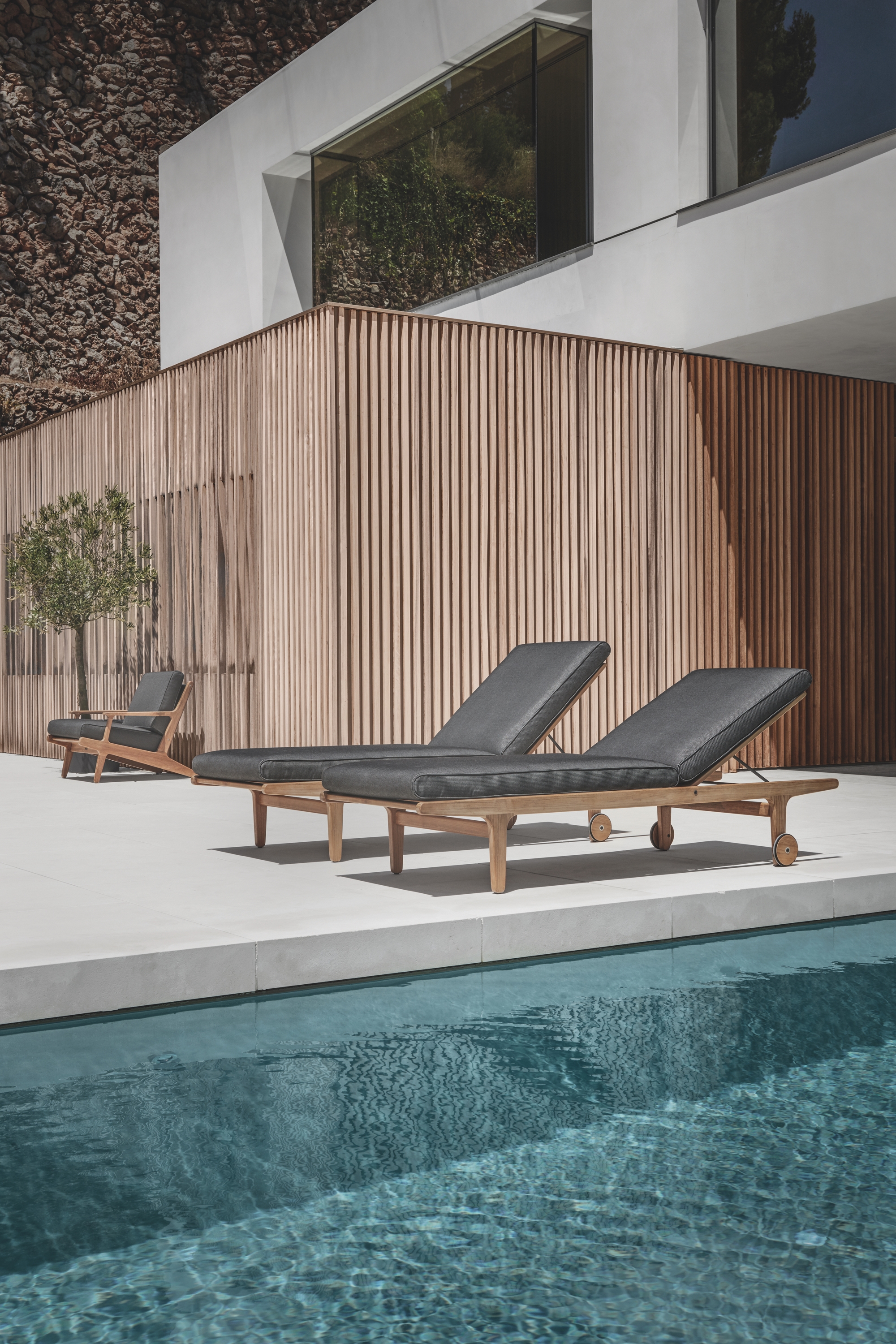 BAY COFFEE TABLE - Coffee tables from Gloster Furniture GmbH | Architonic