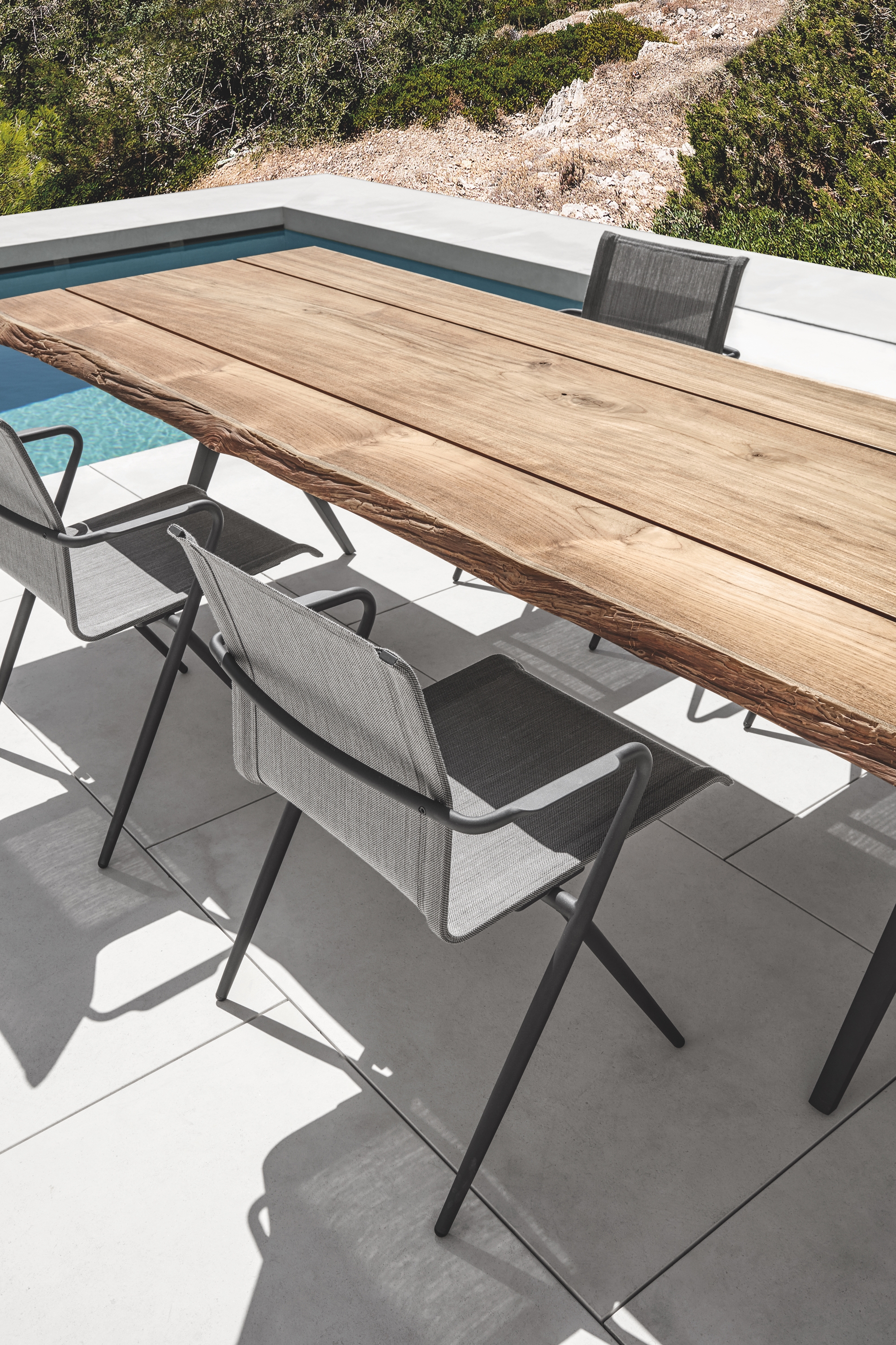 SPLIT DINING TABLE - Dining tables from Gloster Furniture GmbH | Architonic