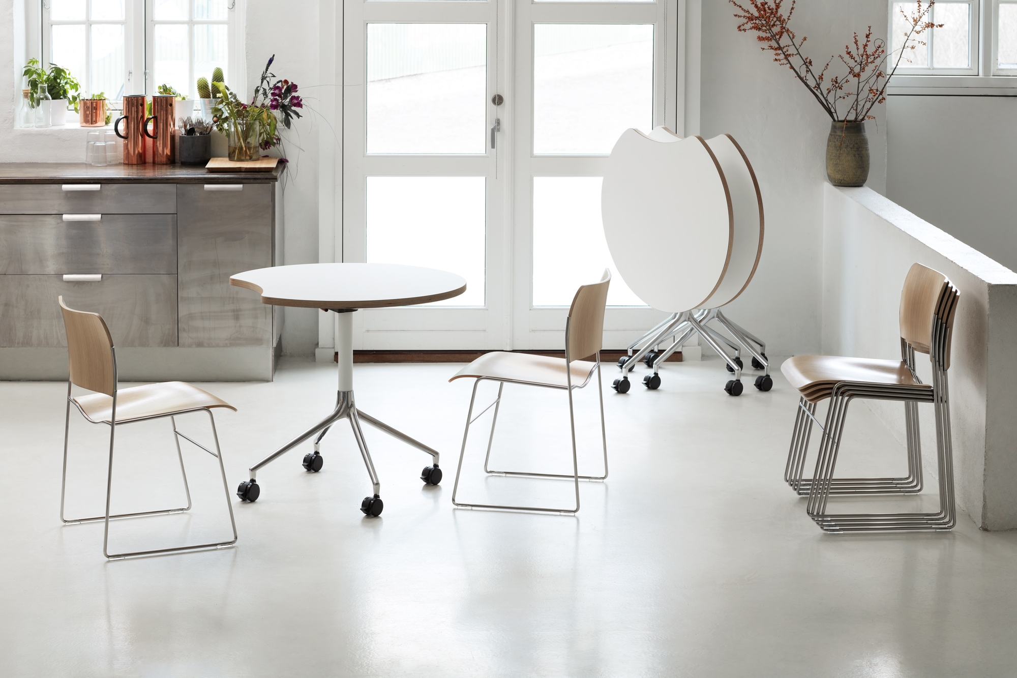 AS400 TABLE SQUARE - Contract tables from HOWE | Architonic