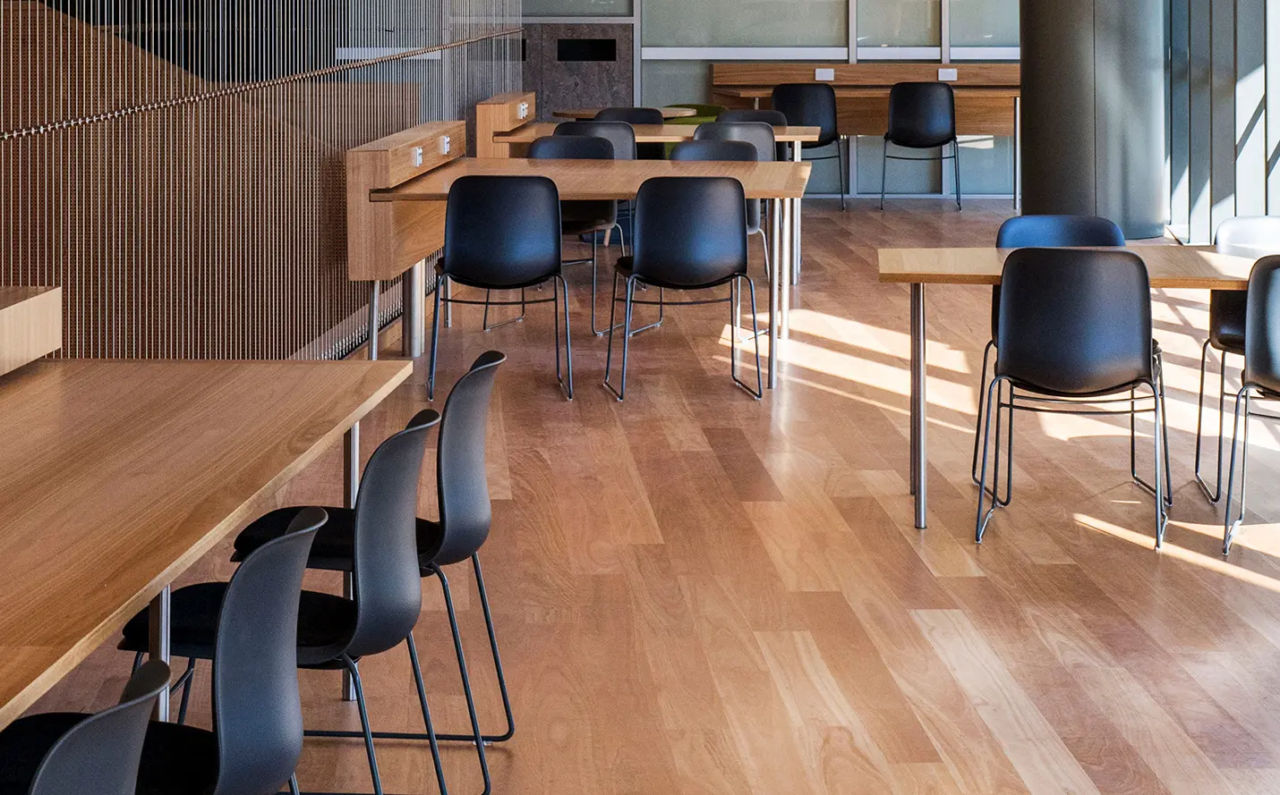 SIXE SLED SIDE CHAIR - Stühle von HOWE | Architonic