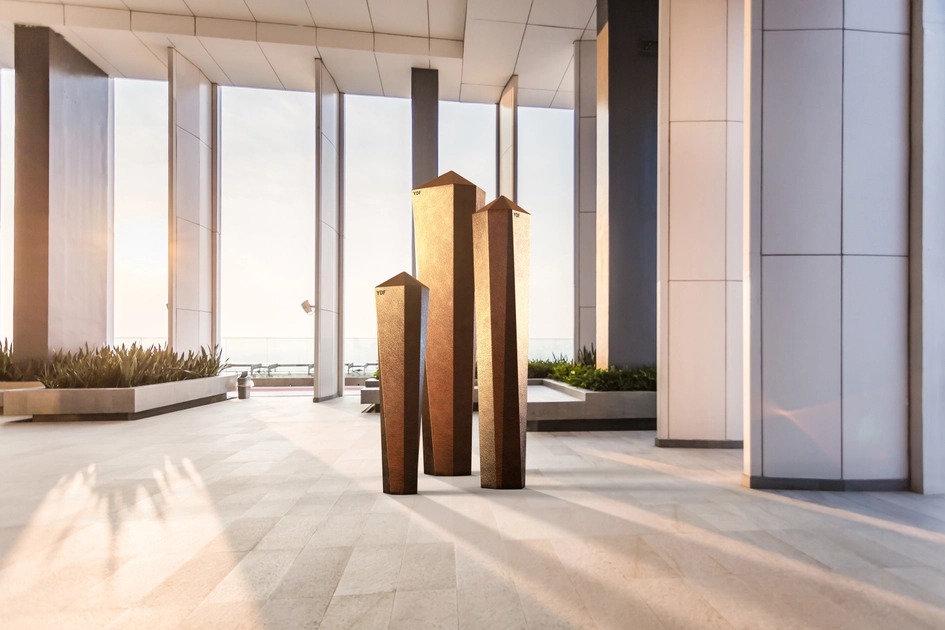 CRYSTAL MONOLITH - Objects from YDF | Architonic