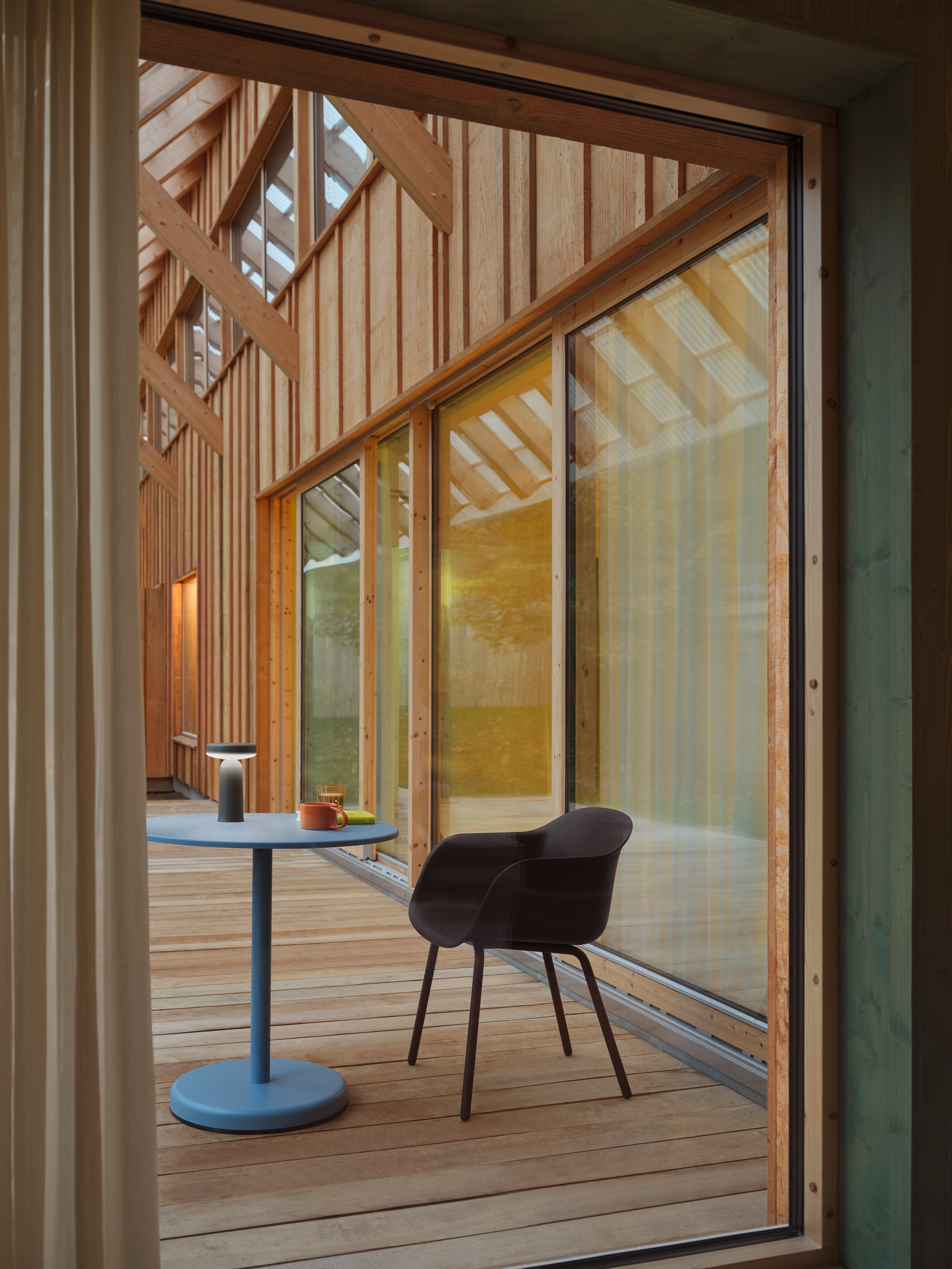 LINEAR STEEL BENCH | 110 X 34 CM / 43.3 X 15.4" - Benches from Muuto ...