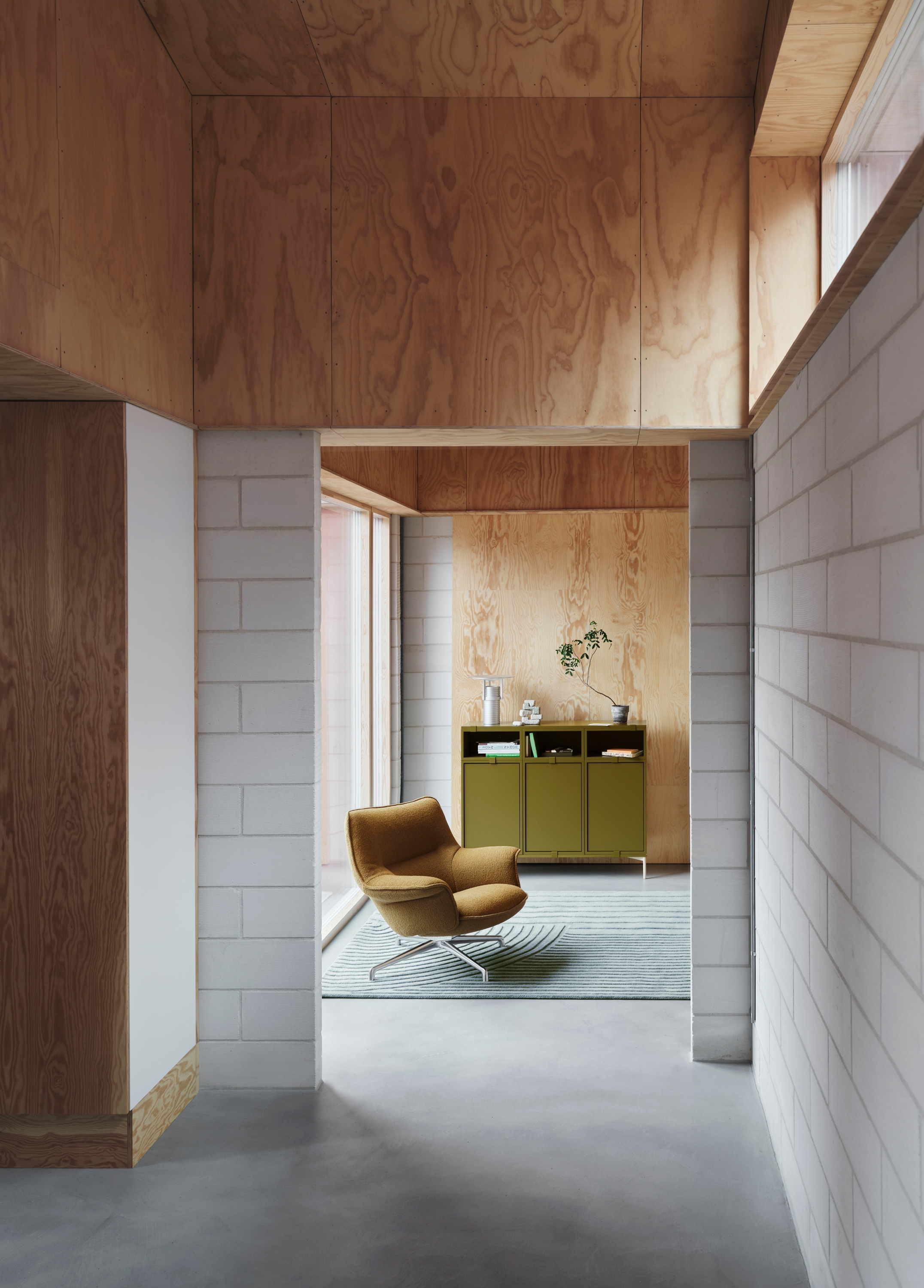 STACKED STORAGE SYSTEM | LARGE WITH BACKBOARD - Shelving from Muuto ...