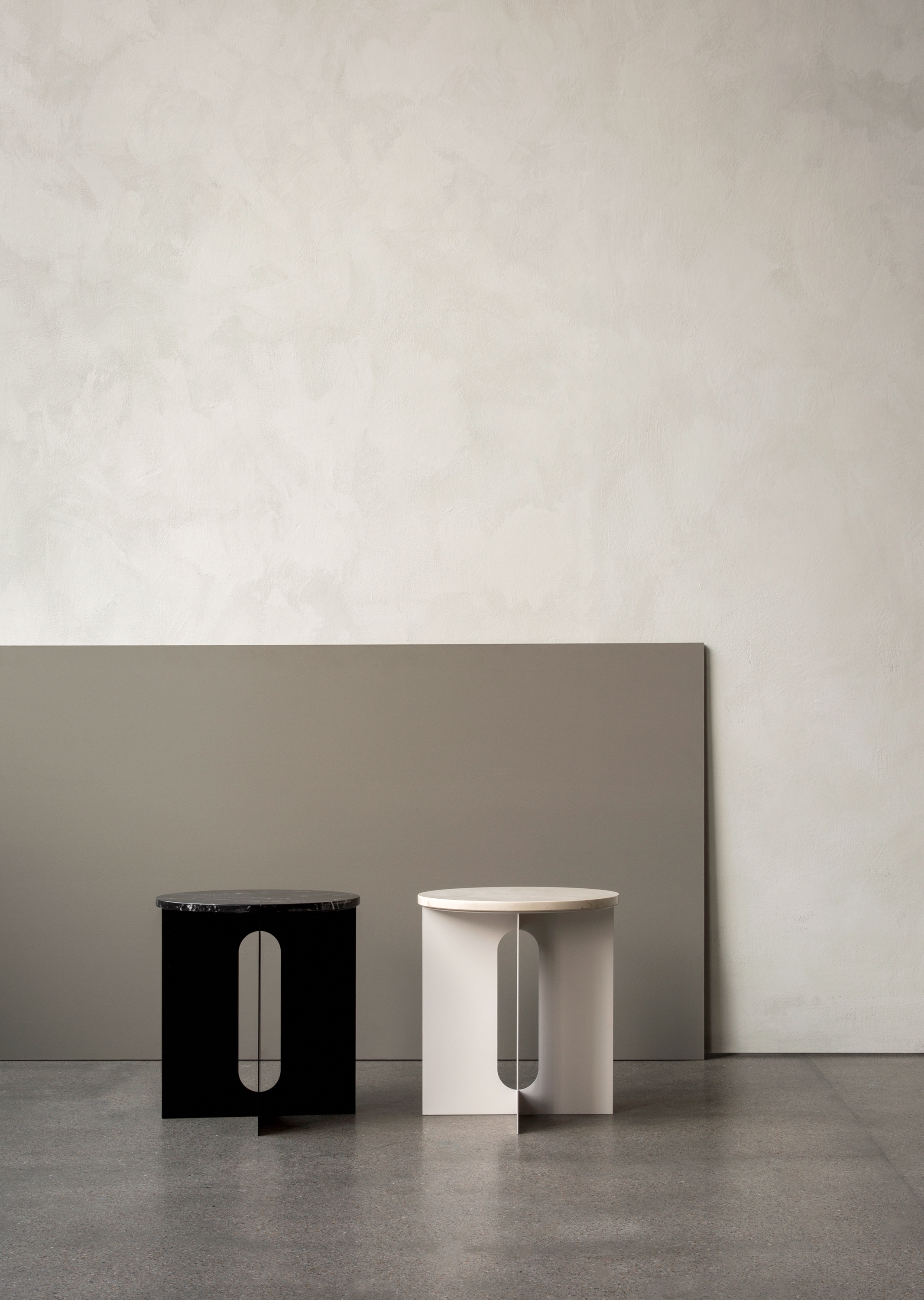 ANDROGYNE SIDE TABLE STEEL BASE | BRUSHED STEEL – Tables d'appoint de ...