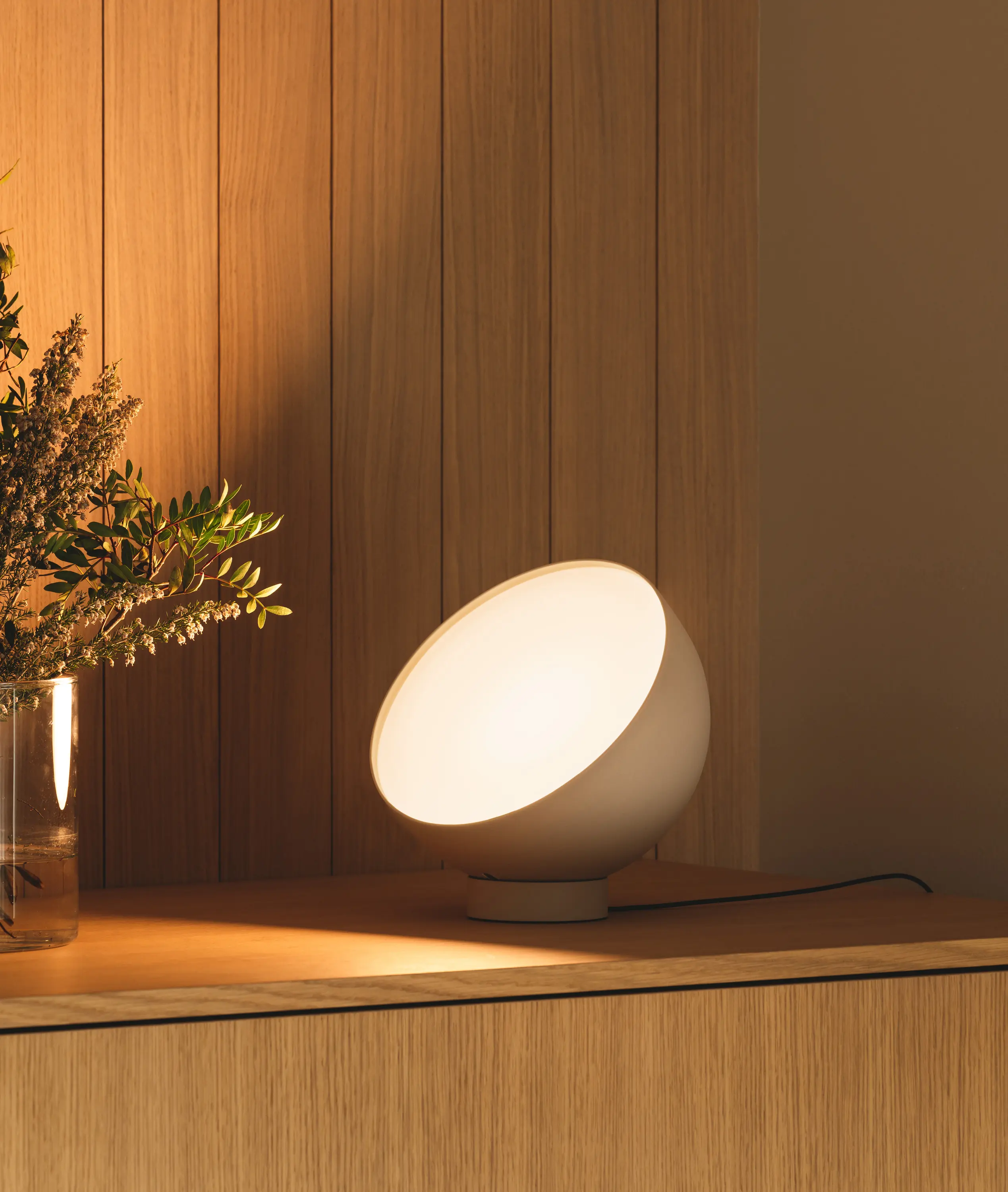 PLUSMINUS SOLO 6365 LAMPADAIRE ÉCRANS ET LAMPE DE TABLE/MURALES – Luminaires de table de Vibia ...