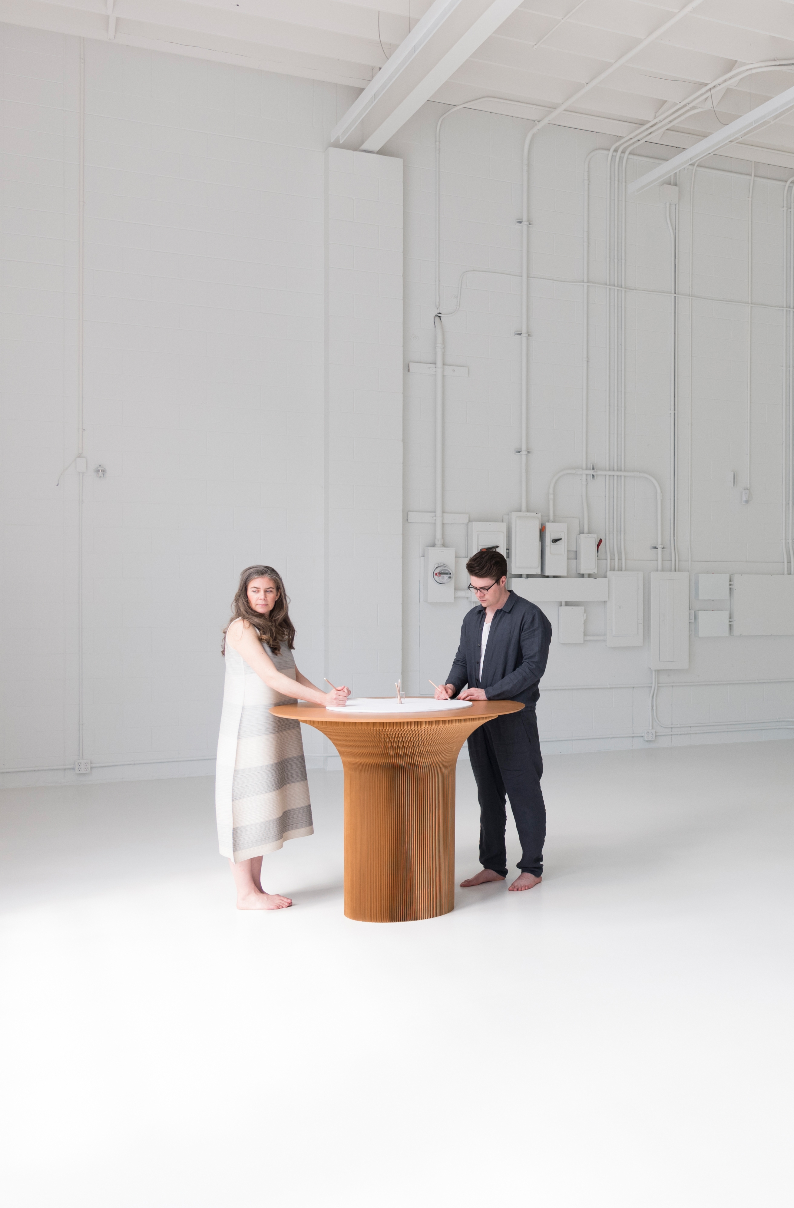 CANTILEVER TABLE | TABLE WITH FOLDING BASE - Standing tables from molo ...