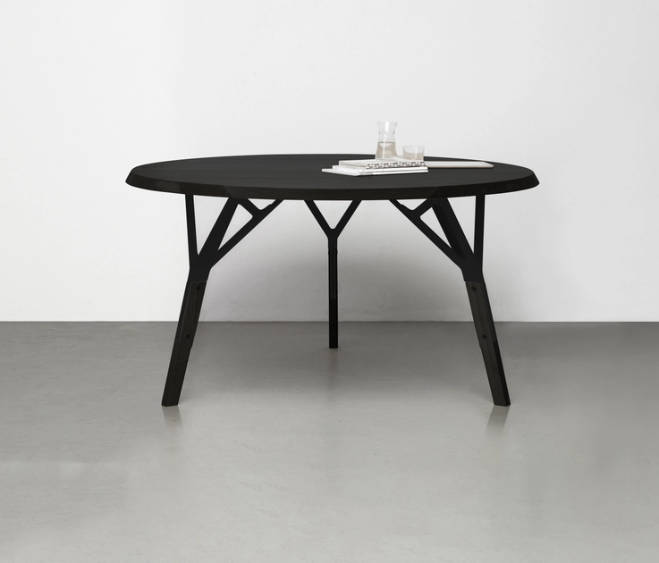 STAMMTISCH ROUND TABLE, SOLID WOOD TOP, STAINED IN BLACK - Esstische von Quodes | Architonic