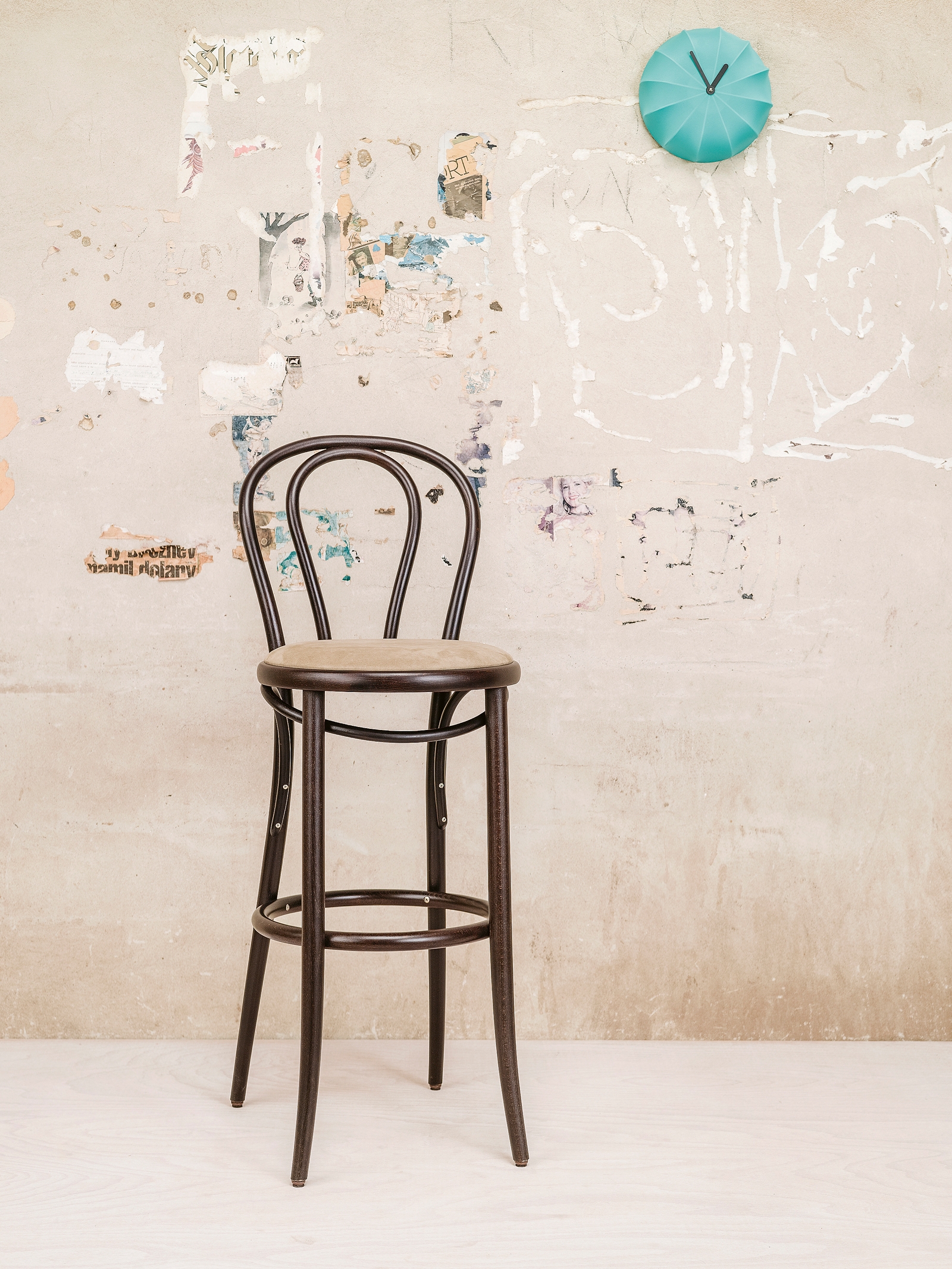 18 BARSTOOL UPHOLSTERED - Bar stools from TON A.S. | Architonic