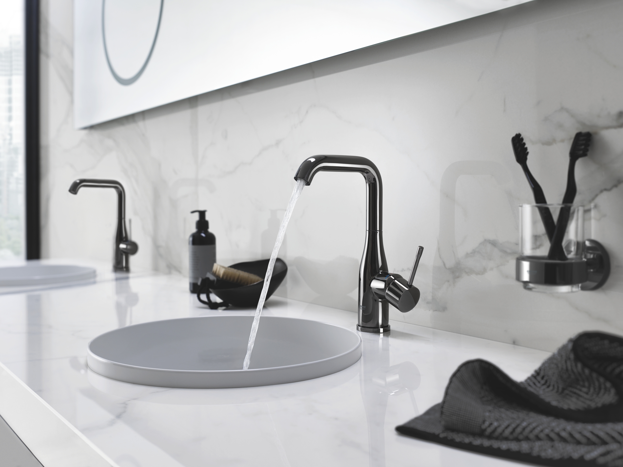 ESSENCE SINGLE-LEVER SHOWER MIXER - Shower controls from GROHE | Architonic
