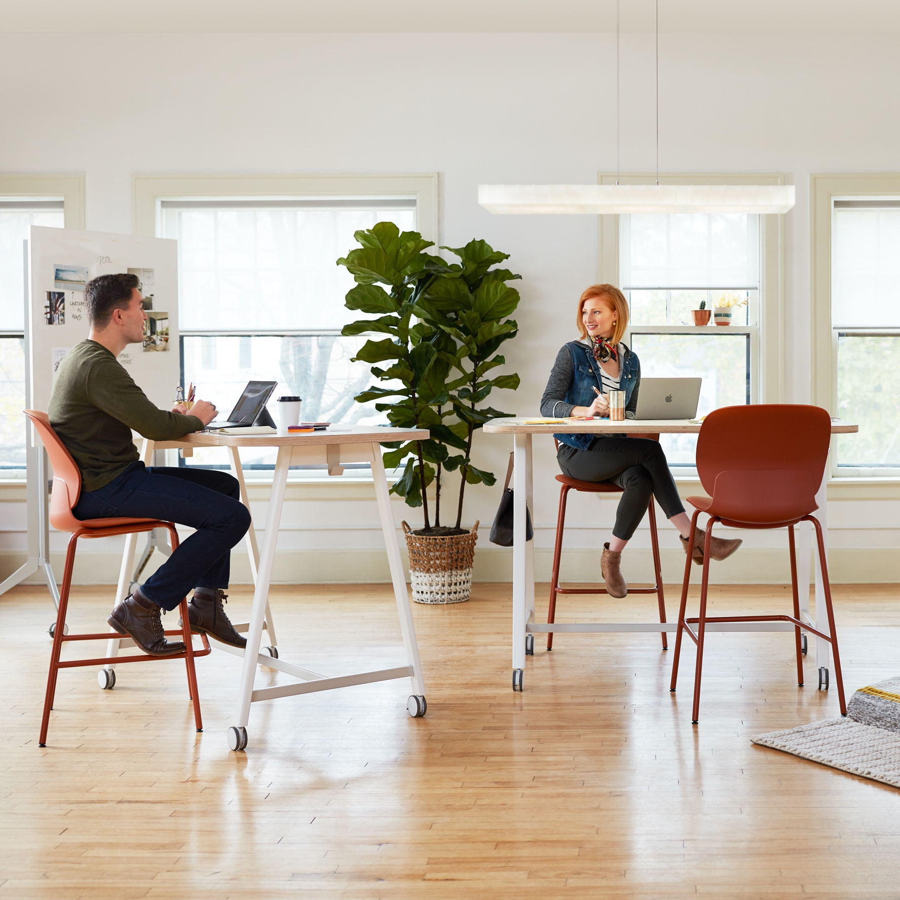 POPUP – Standing tables de Haworth | Architonic