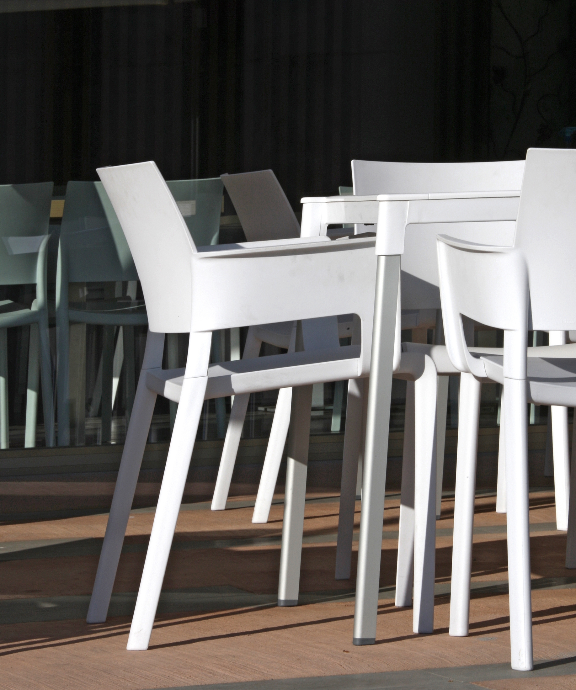 H20 WITH TUBULAR LEGS - Contract tables from Resol-Barcelona Dd ...