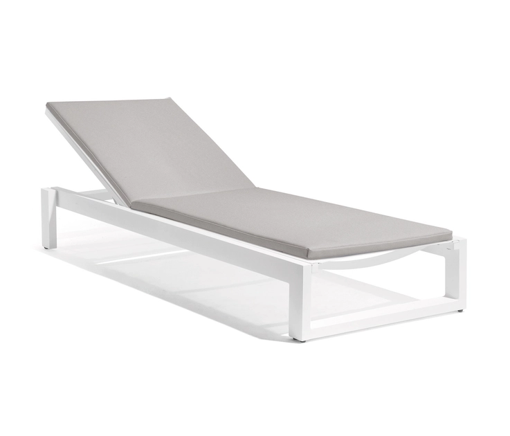 FUSE LOUNGER - Sun loungers from Manutti | Architonic