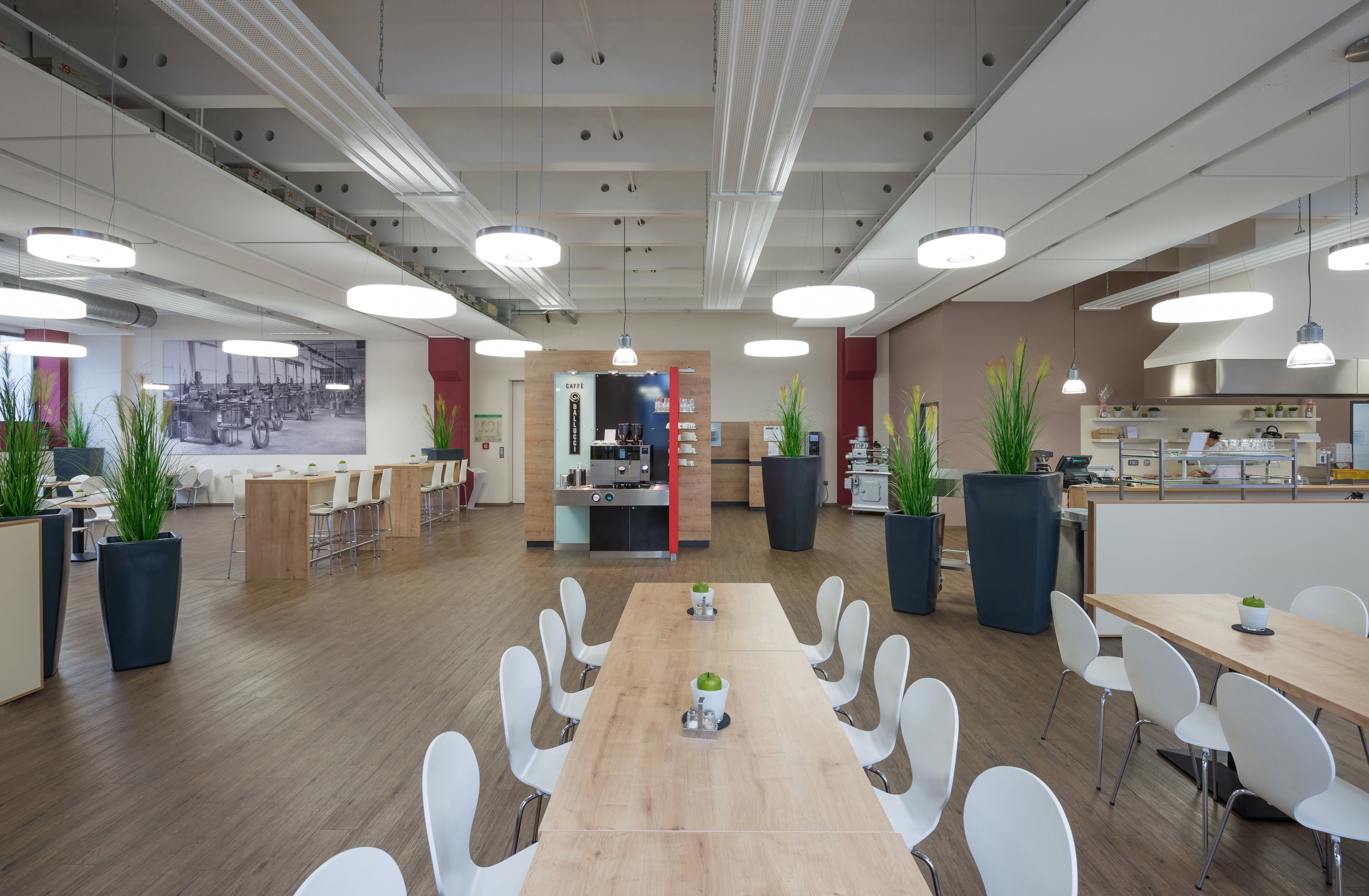 FLAT POLYMERO® KREIS AND KREIS XXL CEILING AND WALL LUMINAIRES ...