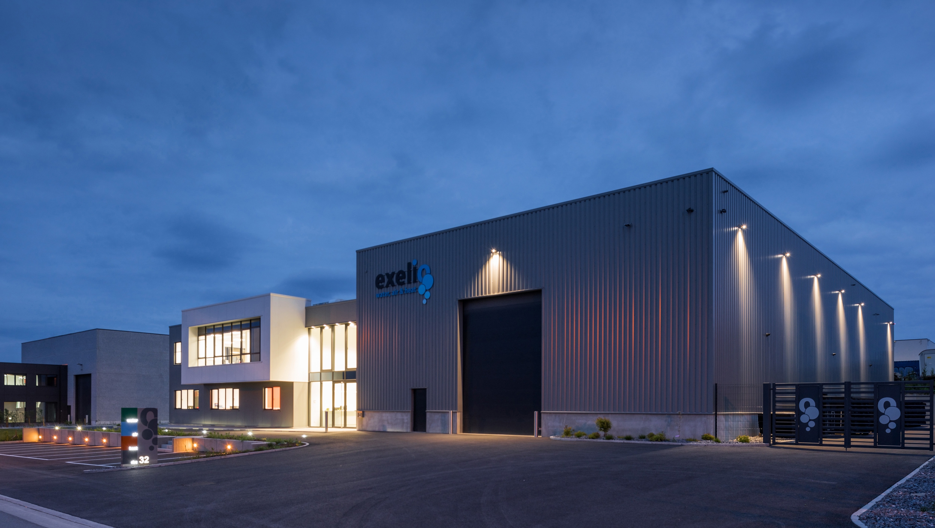 LIGHTSTREAM® LED MIDI ASYMMETRICAL - Street lights from RZB - Leuchten ...