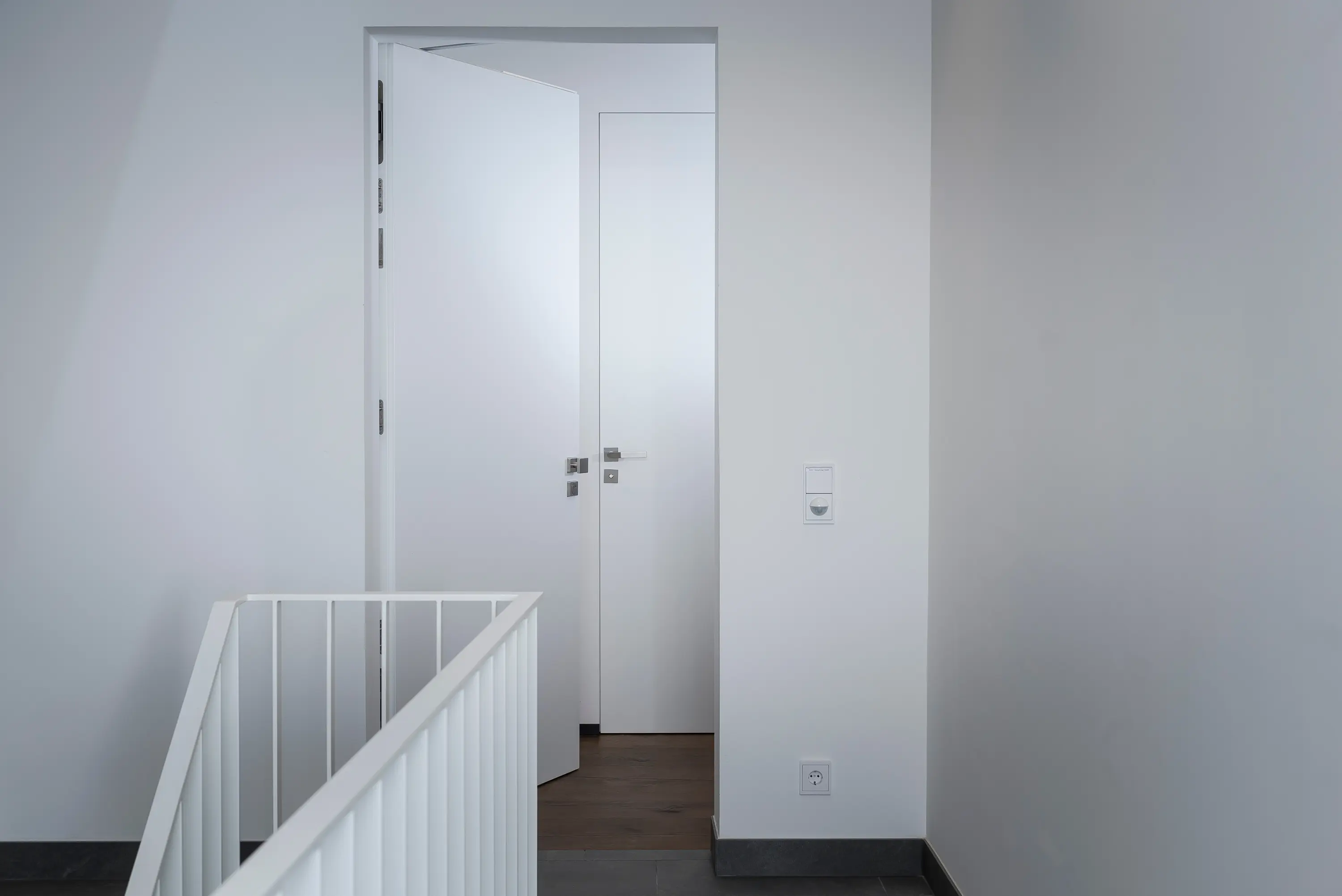 MODERN ENTRANCE DOORS FRAMELESS DOORS FLAT - Front doors from ComTür ...
