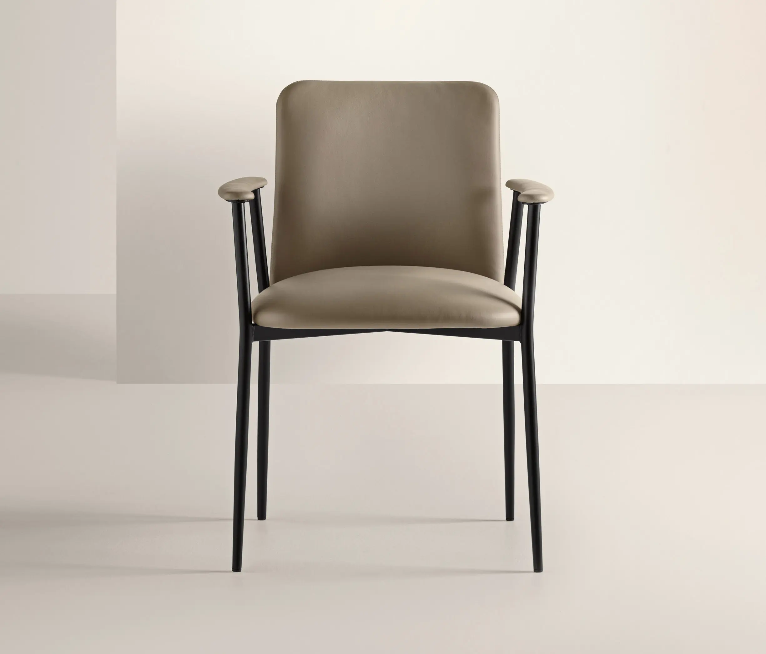 SILOE P | ARMCHAIR – a fine Chairs by the hands o’ Frag | Architonic