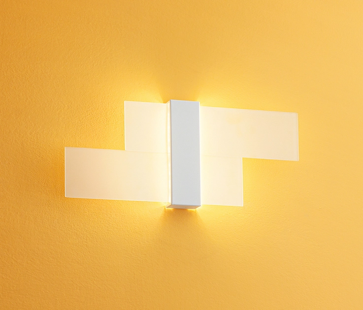 TRIAD 2.0 – a fine Wall lights by the hands o’ Linea Light Group ...