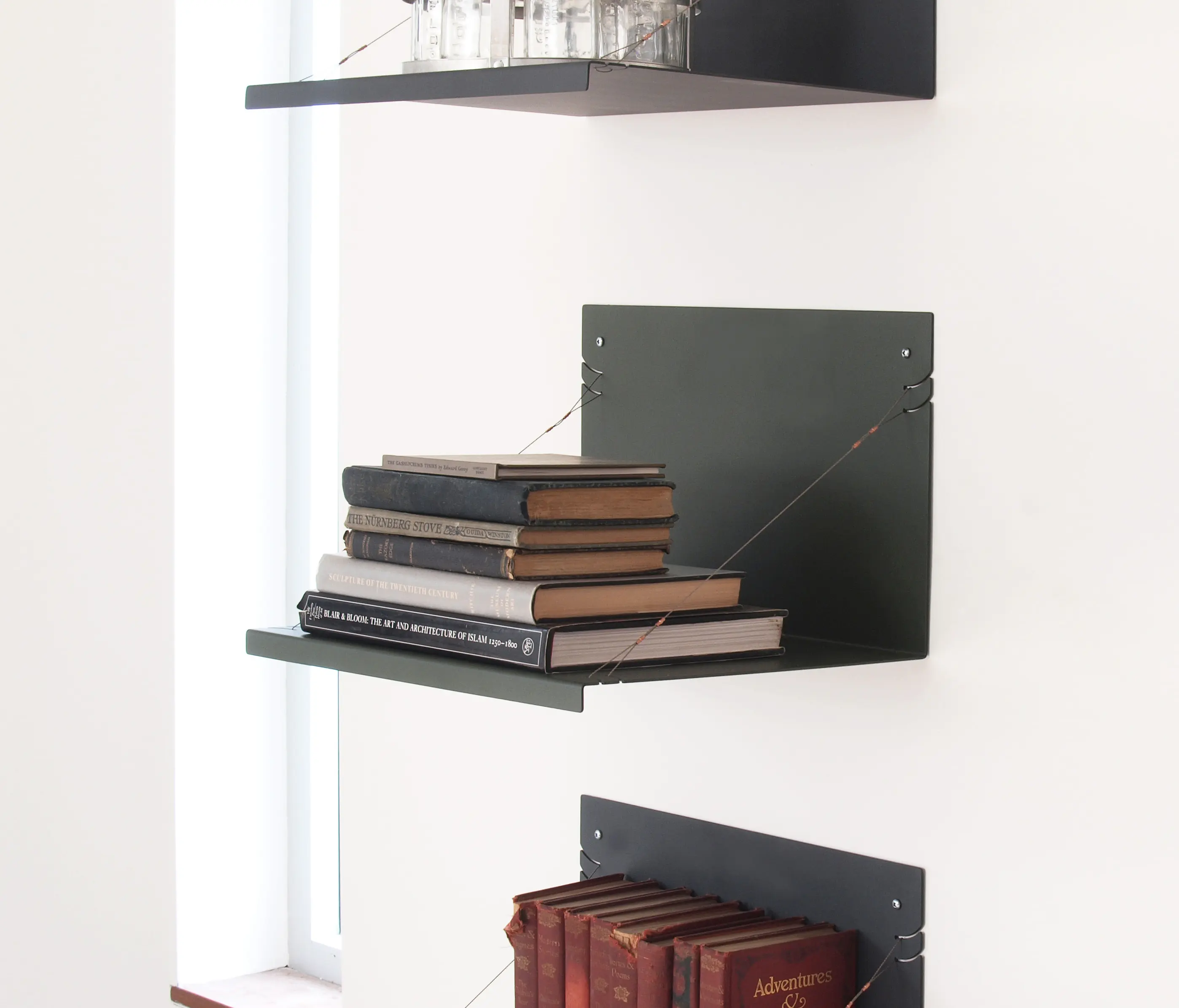 INDEPENDENT GIL SHELVING – Scaffali di Skram | Architonic