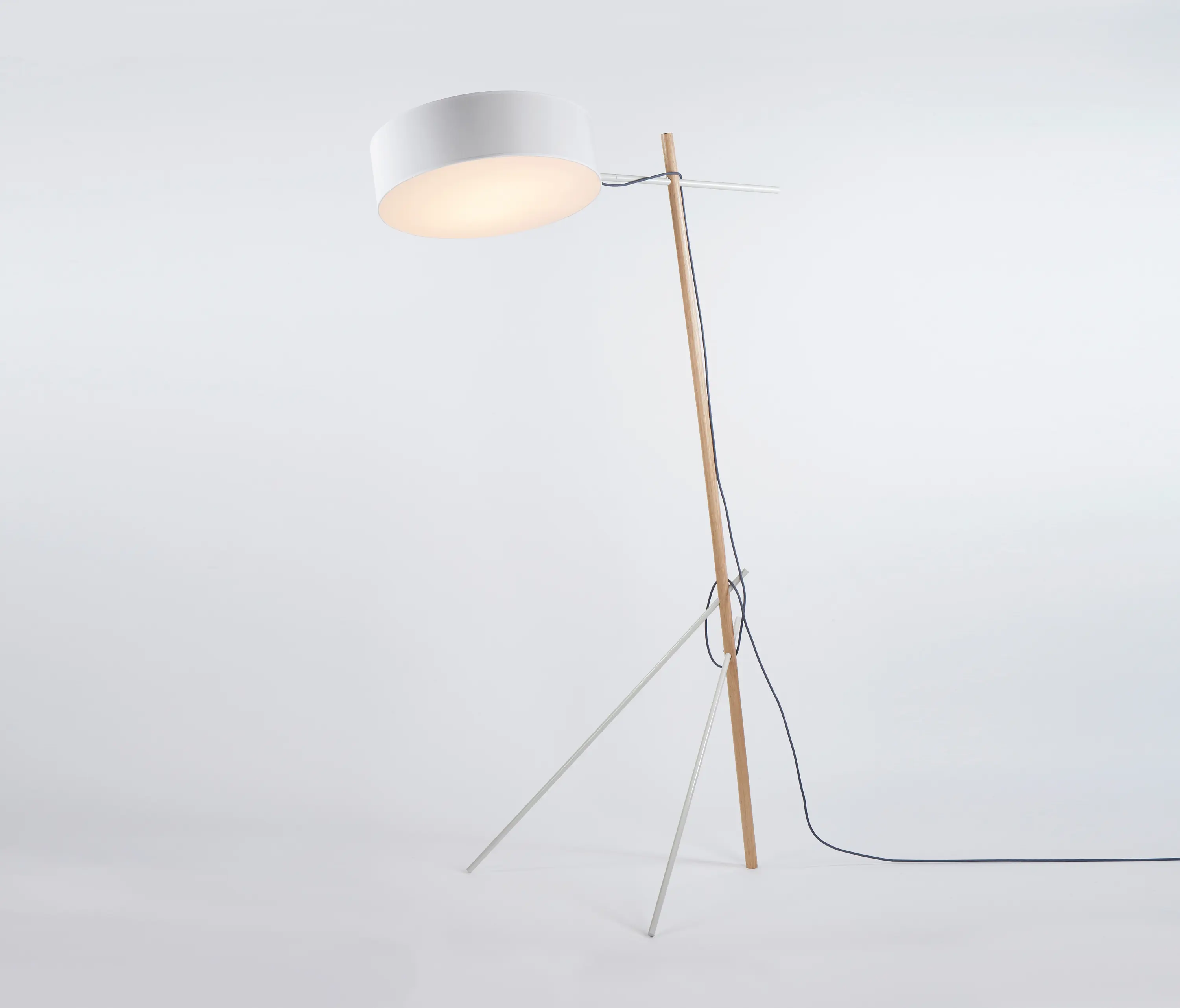 EXCEL FLOOR LAMP (WHITE/OAK) - Standleuchten von Roll & Hill | Architonic