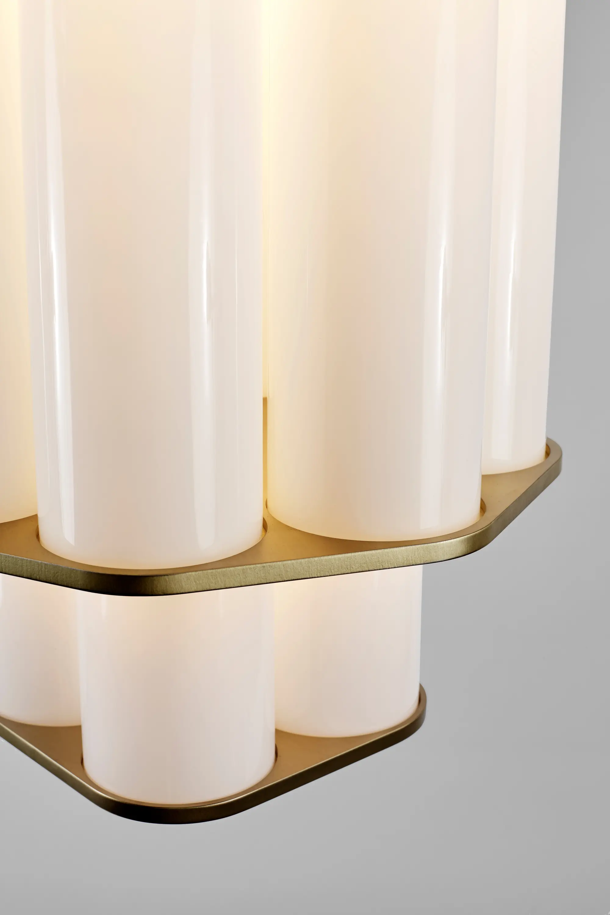 BAUER CHANDELIER 01 WHITE / BRUSHED BRASS – Suspensions de Roll & Hill ...