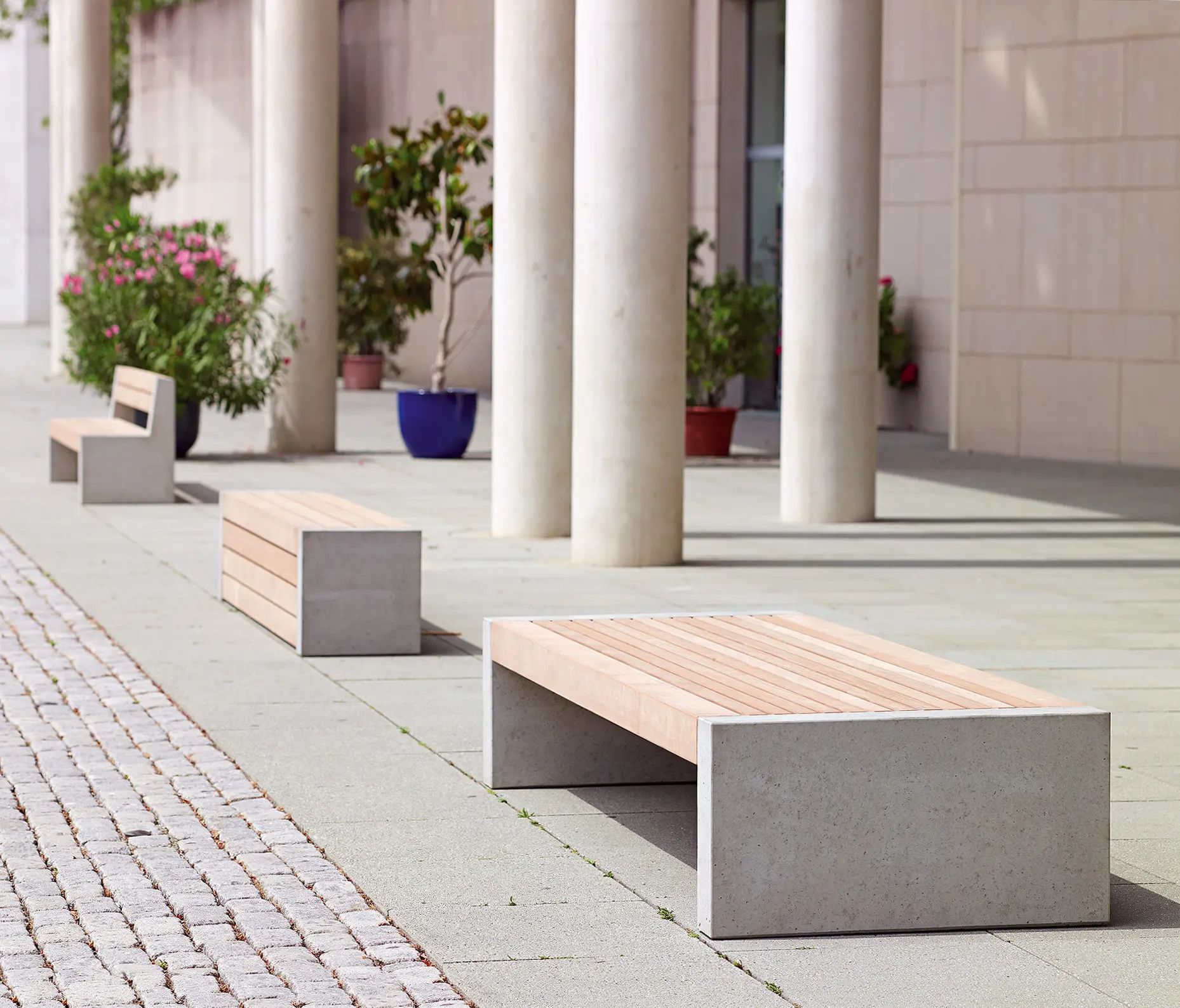 VERSIO JUNO BENCH WITH SLATS LARGE CONCRETE FEET LIGHT GREY – Bancos de Westeifel Werke | Architonic