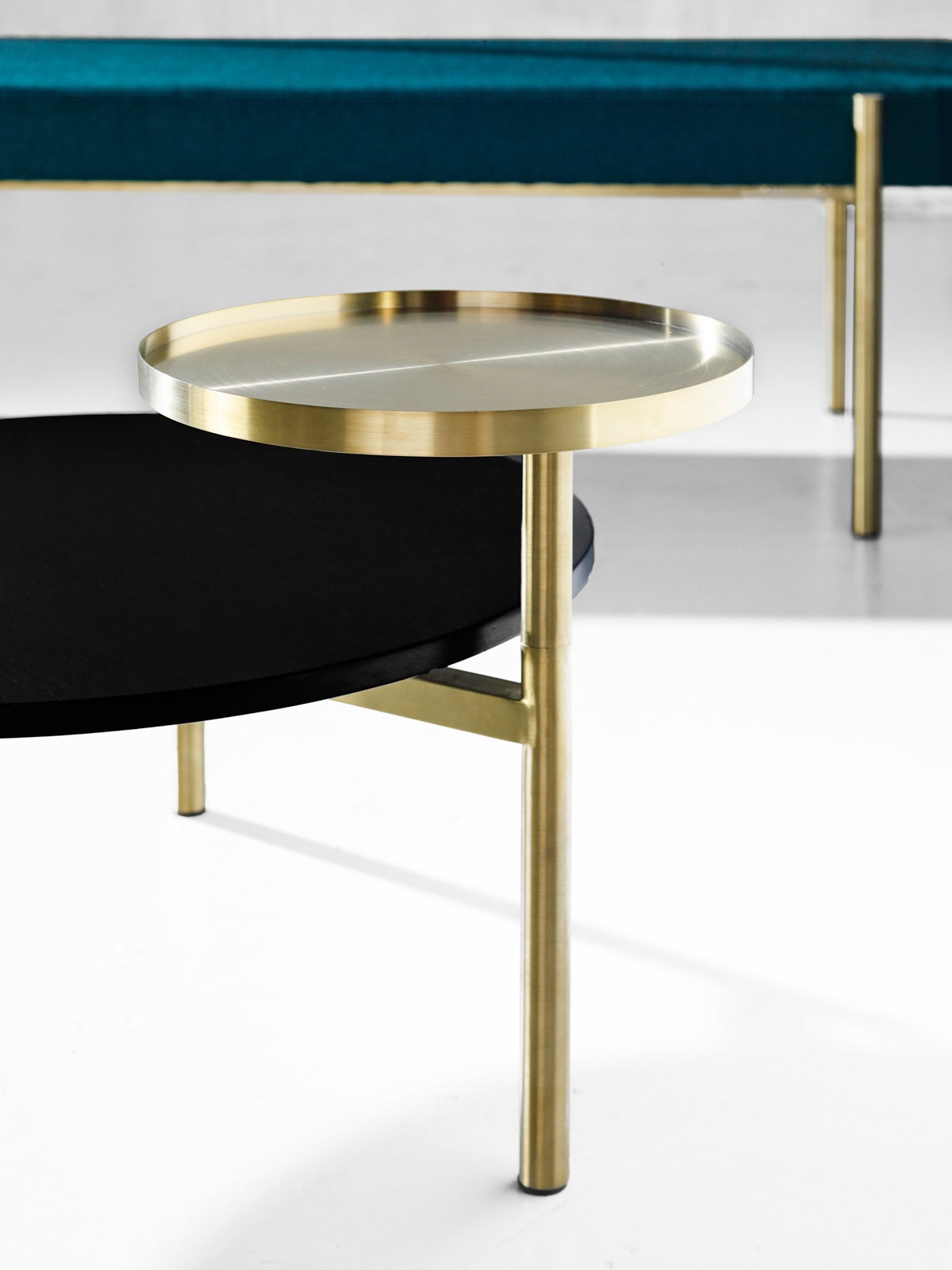 CRESCENT, 72˚ CURVED BENCH WITH FLOATING TABLE - Benches from Derlot ...