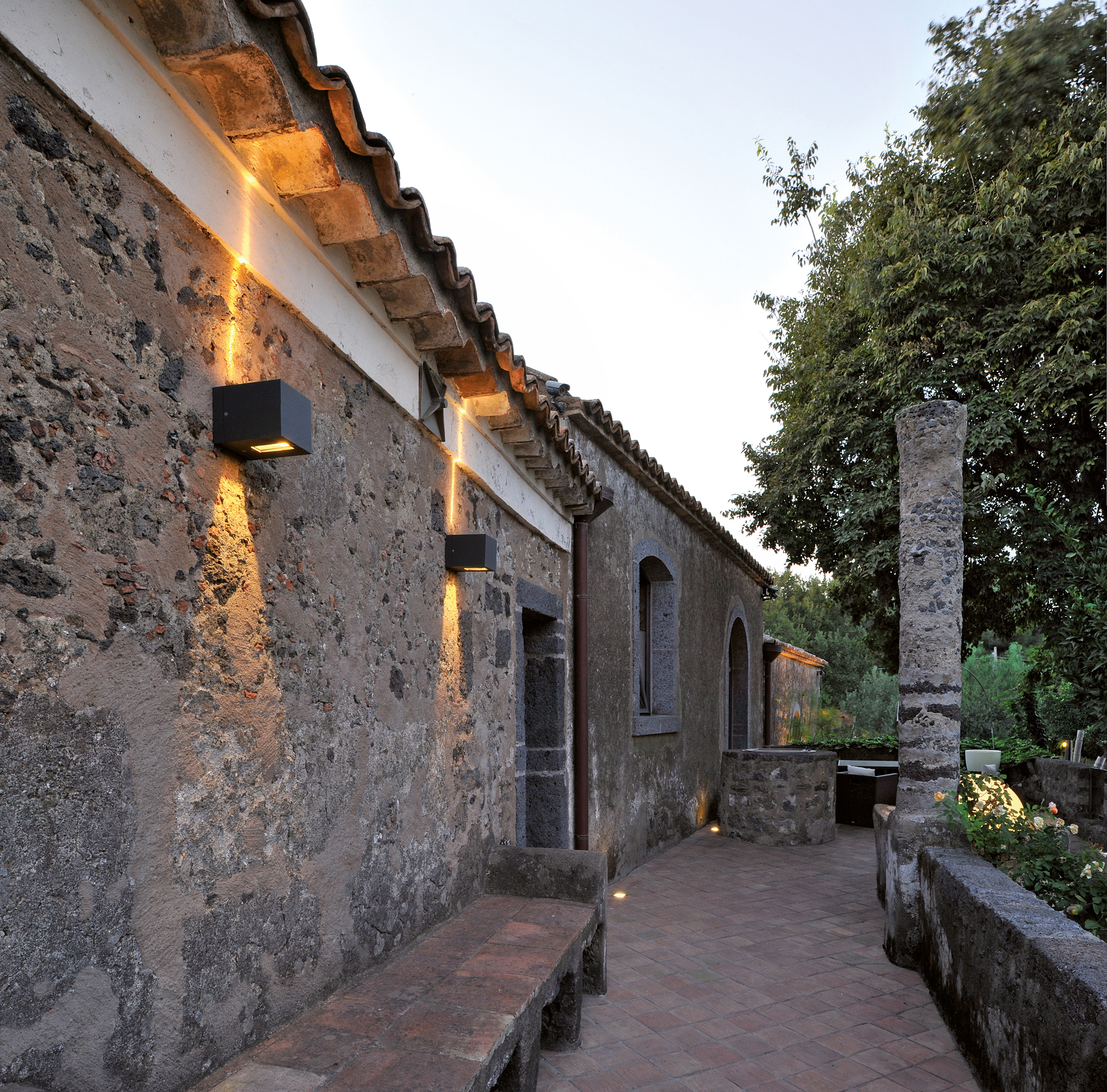 LEO 120 POWER LED / OMNIDIRECTIONAL - WIDE BEAM 65° - Outdoor wall ...