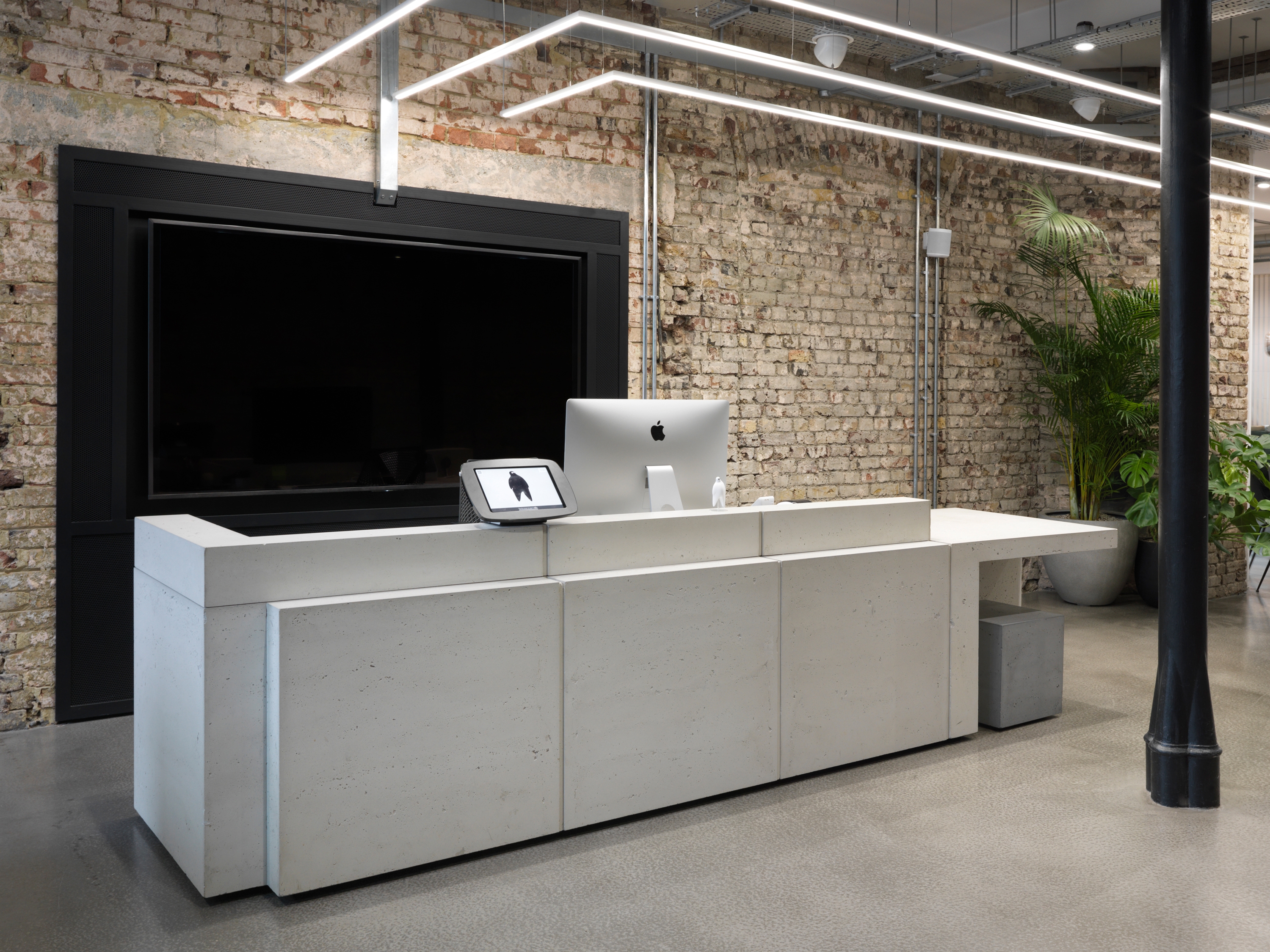 VOLUME RECEPTION DESK CONFIGURATION 2 - Counters from Isomi | Architonic
