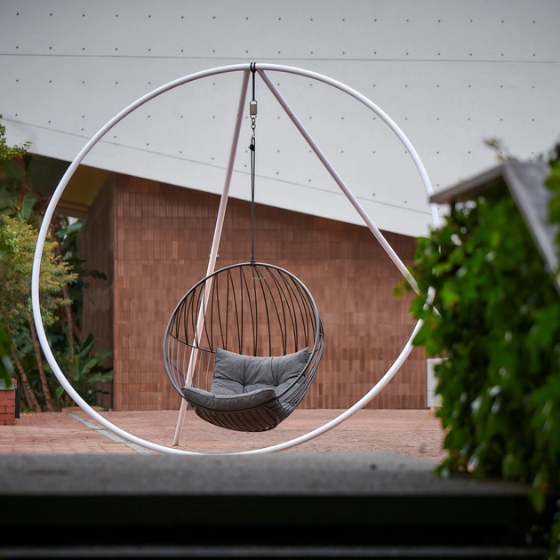 FULL CIRCLE STAND - Swings from Studio Stirling | Architonic