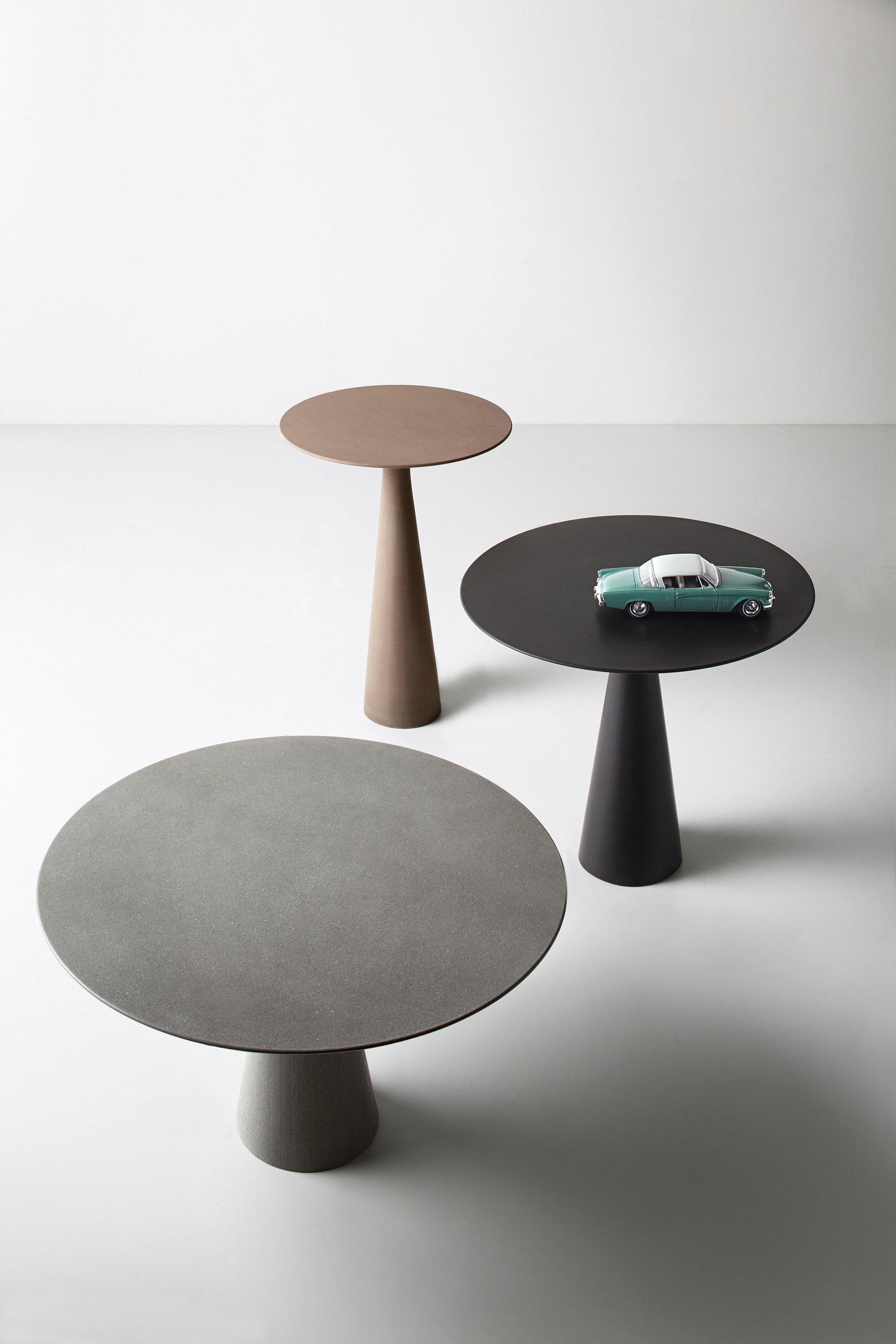 LEAF SL 140 ROUND DINING TABLE IN STONE - Dining tables from NEUTRA by Arnaboldi Angelo | Architonic