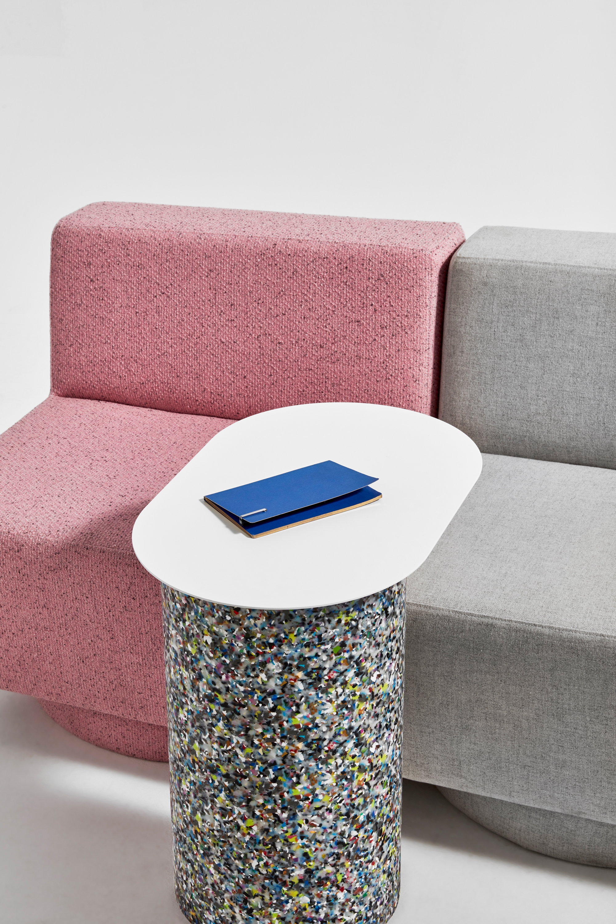 CONFETTI ROUND TABLE - Dining tables from DesignByThem | Architonic
