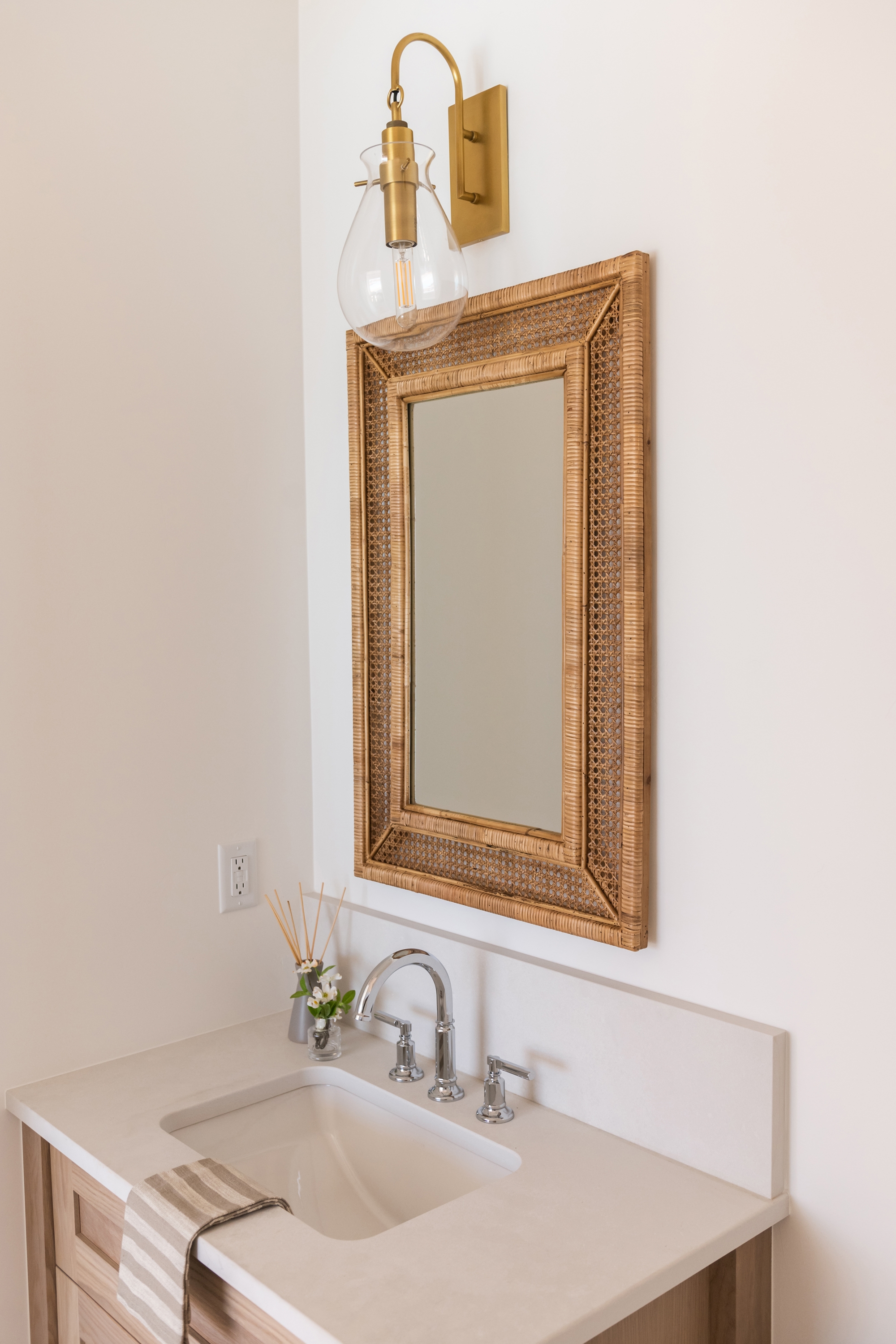 IVY WALL SCONCE - Wall lights from Hudson Valley Lighting | Architonic
