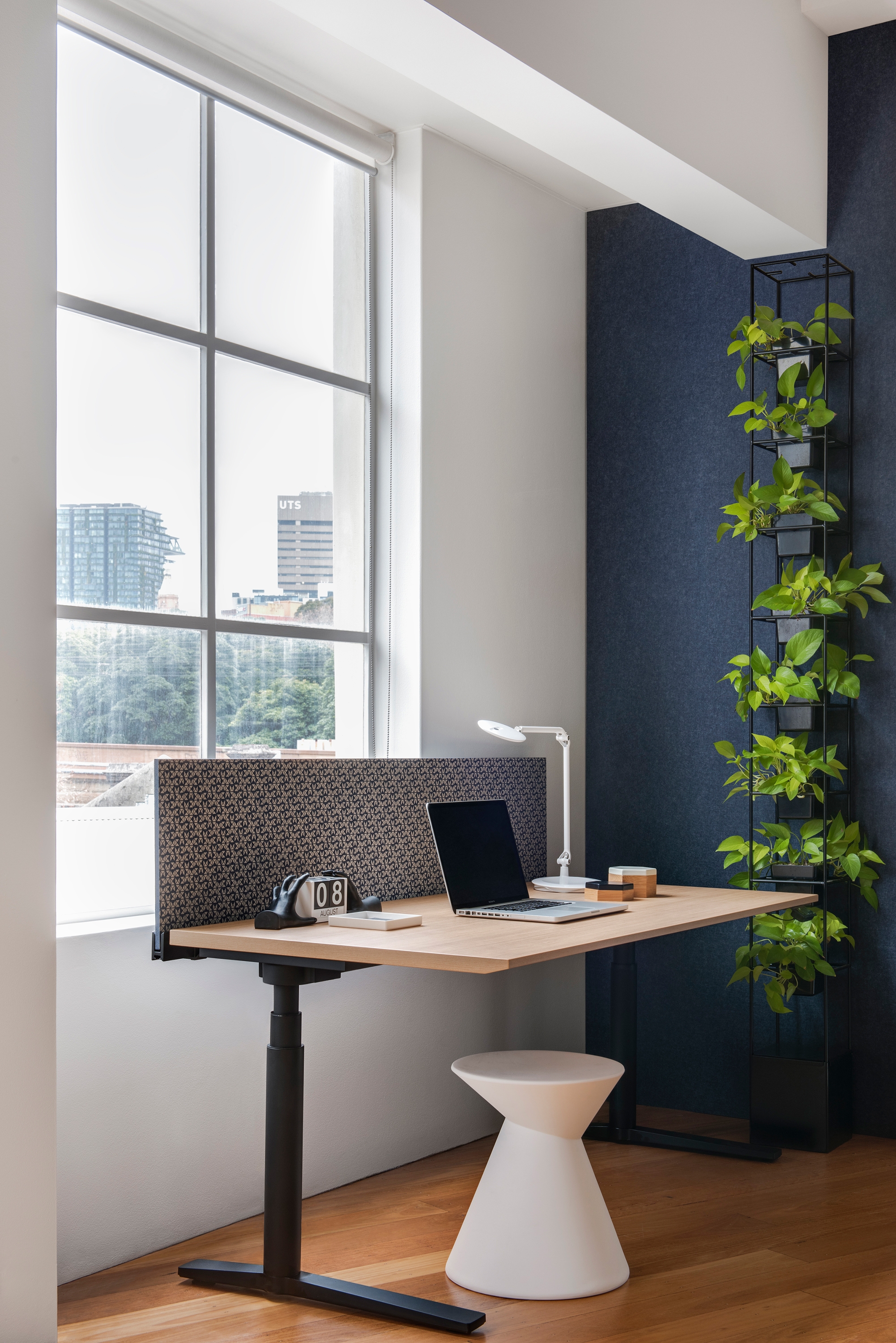 KROSSI WORKSTATION - Contract tables from Schiavello International Pty ...