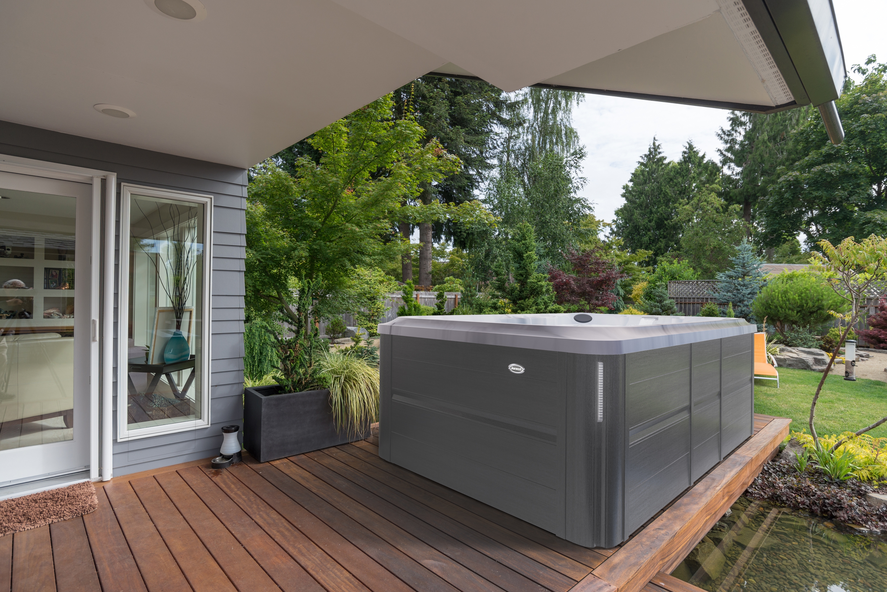 J-19 DUAL TEMP POWERACTIVE™ SWIM SPA - Whirlpools von Jacuzzi® | Architonic