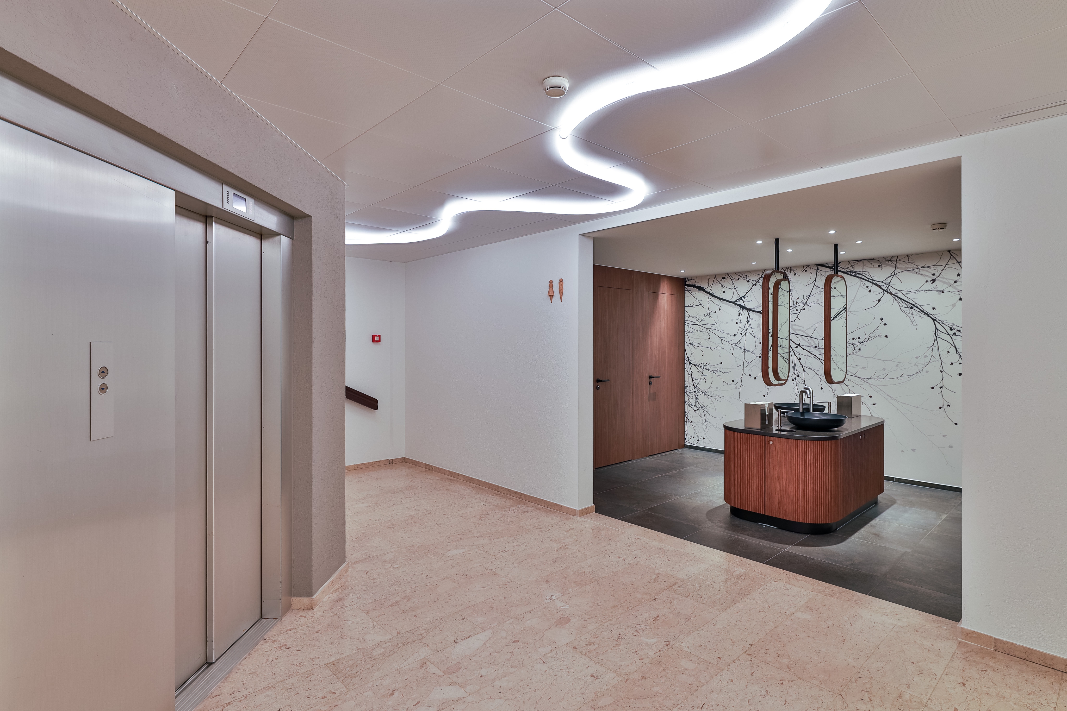 A remodelled customer service hall for Luzerner Kantonalbank (LUKB ...