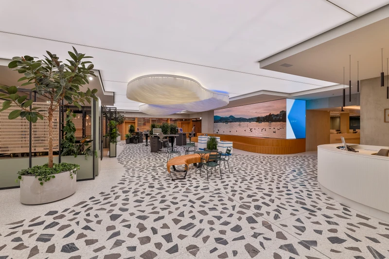 A remodelled customer service hall for Luzerner Kantonalbank (LUKB ...