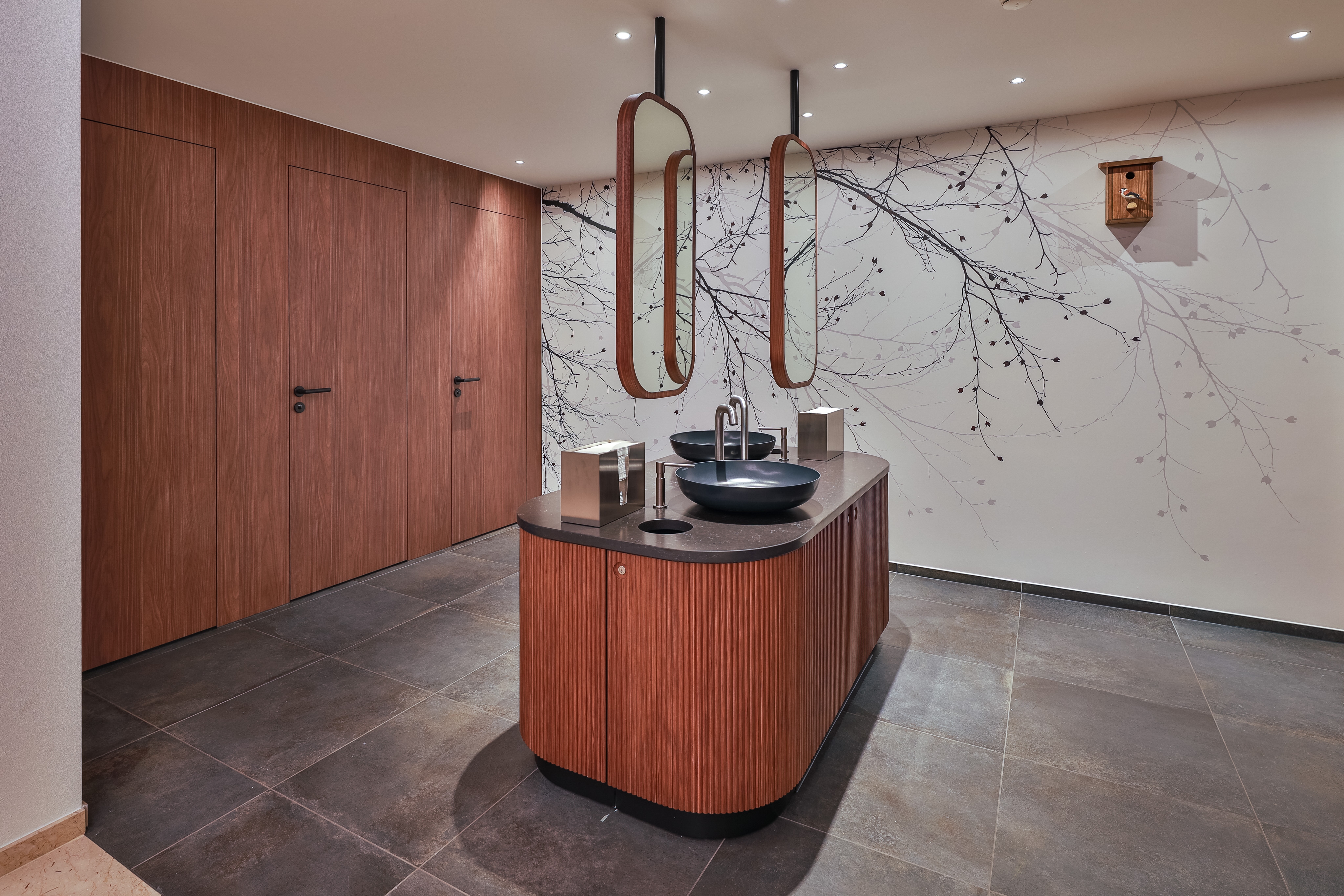 A remodelled customer service hall for Luzerner Kantonalbank (LUKB ...